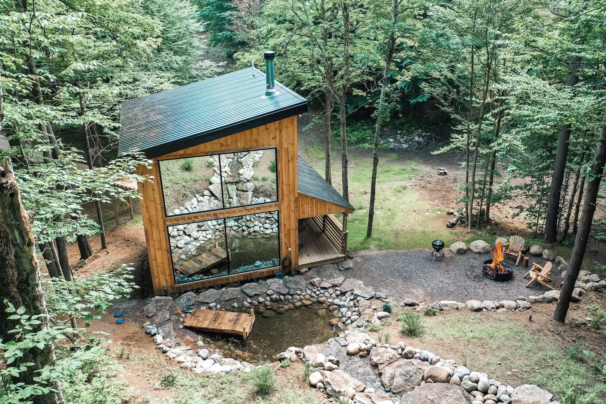 Esta casa na árbore dos Adirondacks foi o aluguer de Airbnb máis popular do ano para os neoiorquinos 4441_1