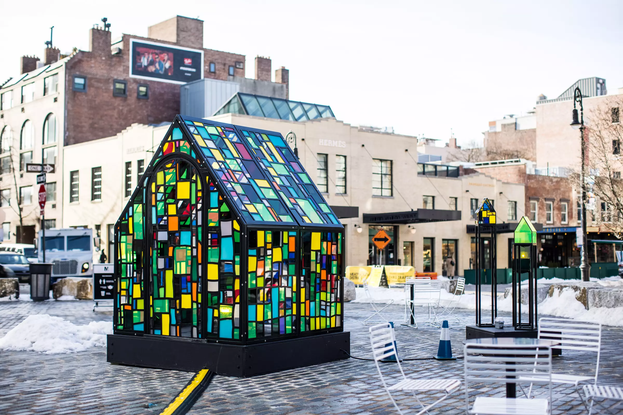 Les célèbres sculptures de maisons de verre colorées de Tom Fruin arrivent dans le Meatpacking District 4493_3