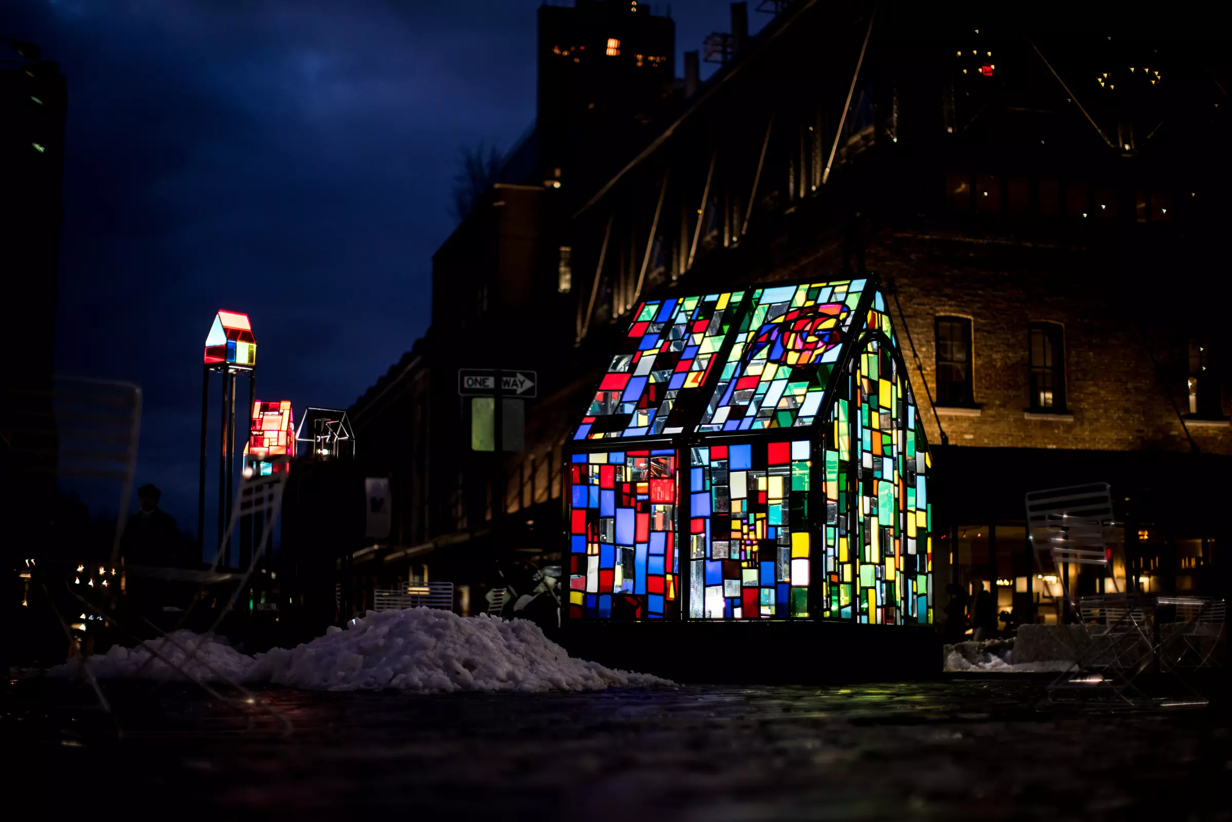 Frægir litríkir glerhússkúlptúrar Tom Fruin koma til Meatpacking District 4493_4