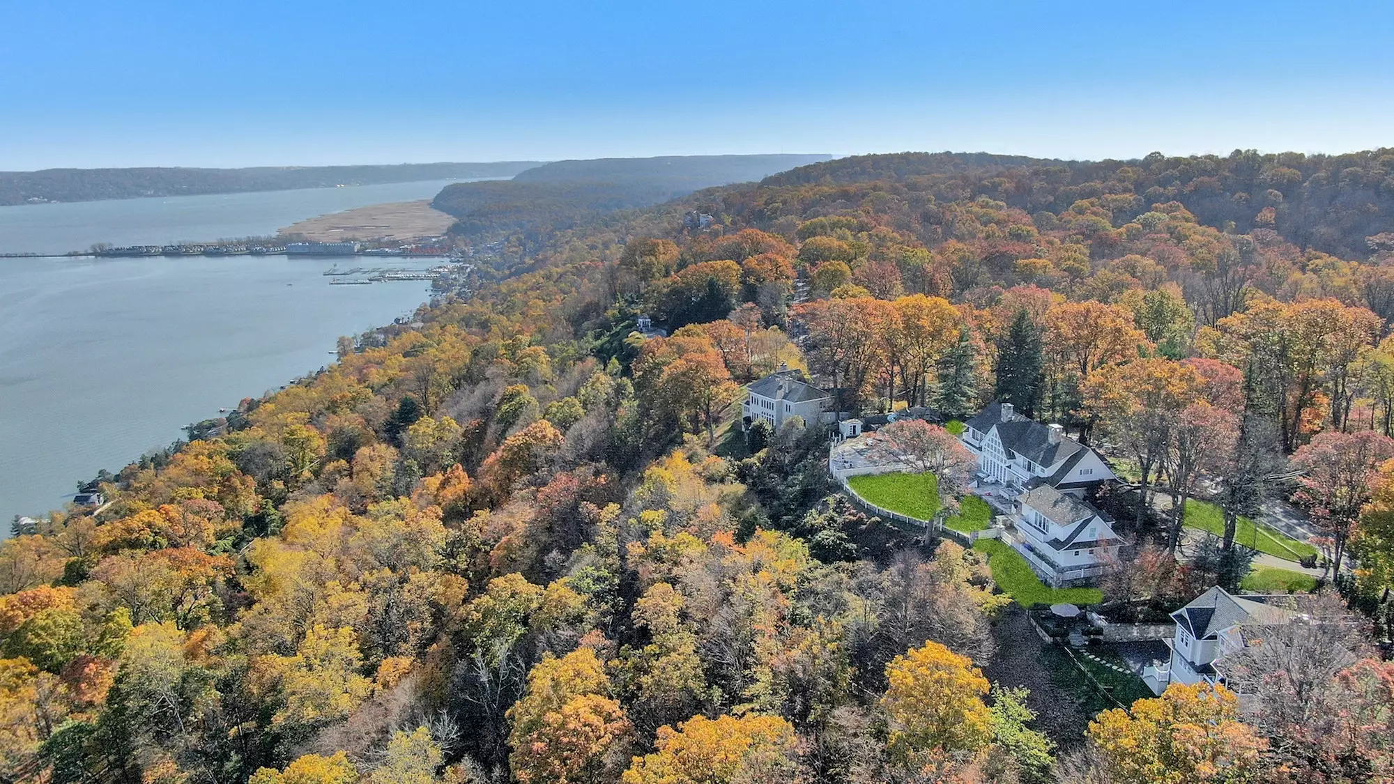 Ang $1.7M cliffside Colonial sa Nyack ay may dalawang palapag na bantayang nakaharap sa Hudson River 4563_11