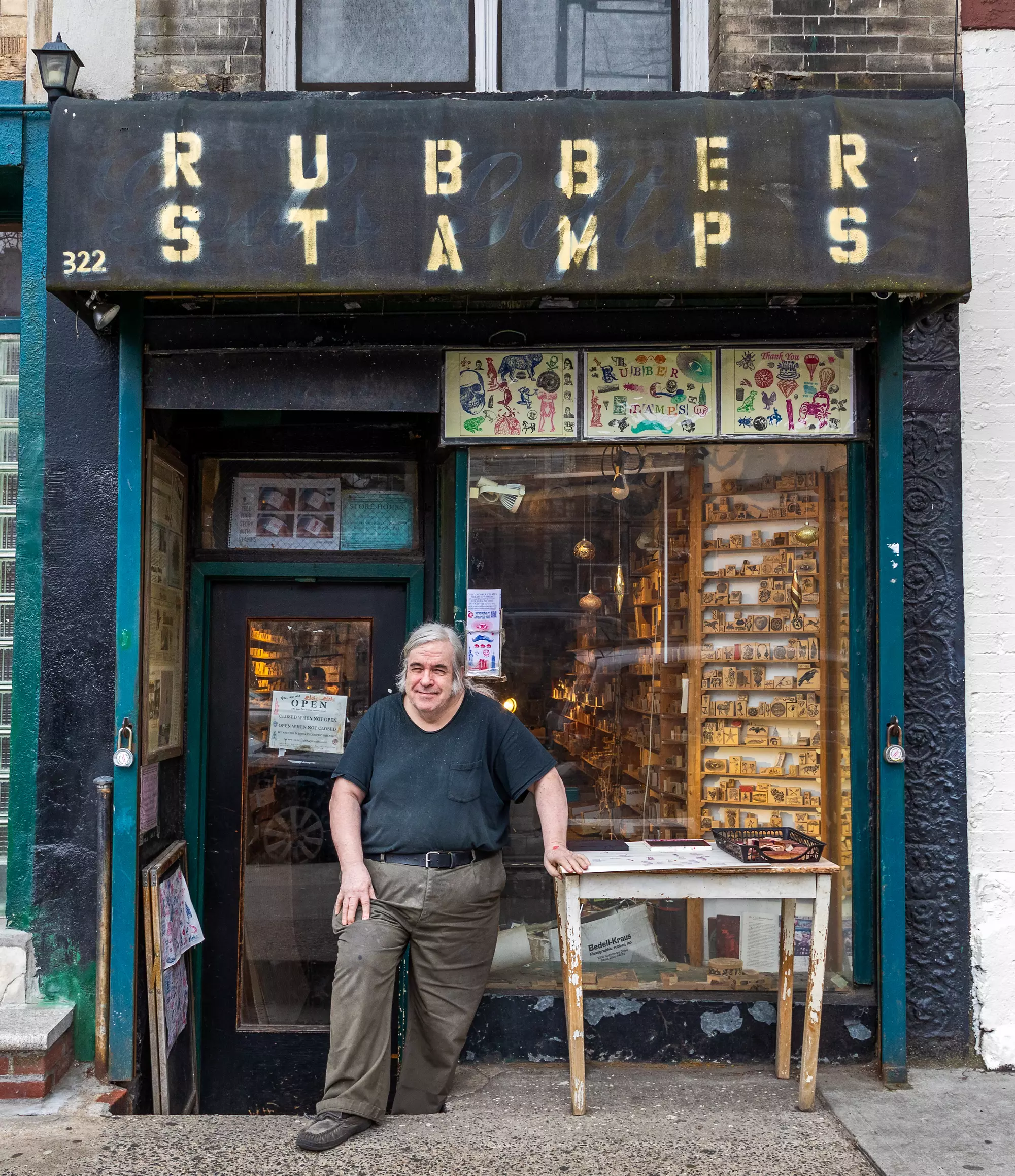 Inside Casey Rubber Stamps: Hur denna lilla gummistämpelbutik har överlevt i 41 år i NYC 4575_2