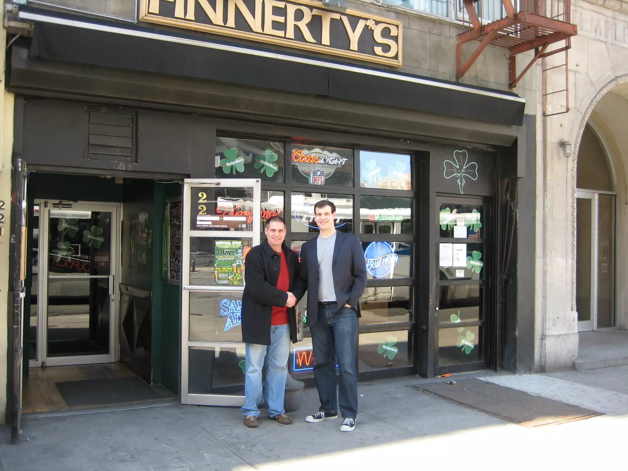 Finnerty's, populārais Bay Area sporta bārs East Village, ir neatgriezeniski slēgts 4579_1