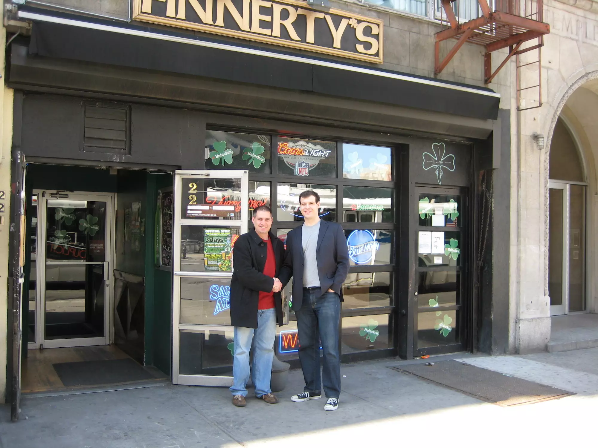 Finnerty's, gewilde Bay Area-sportkroeg in die East Village, het permanent gesluit 4579_1