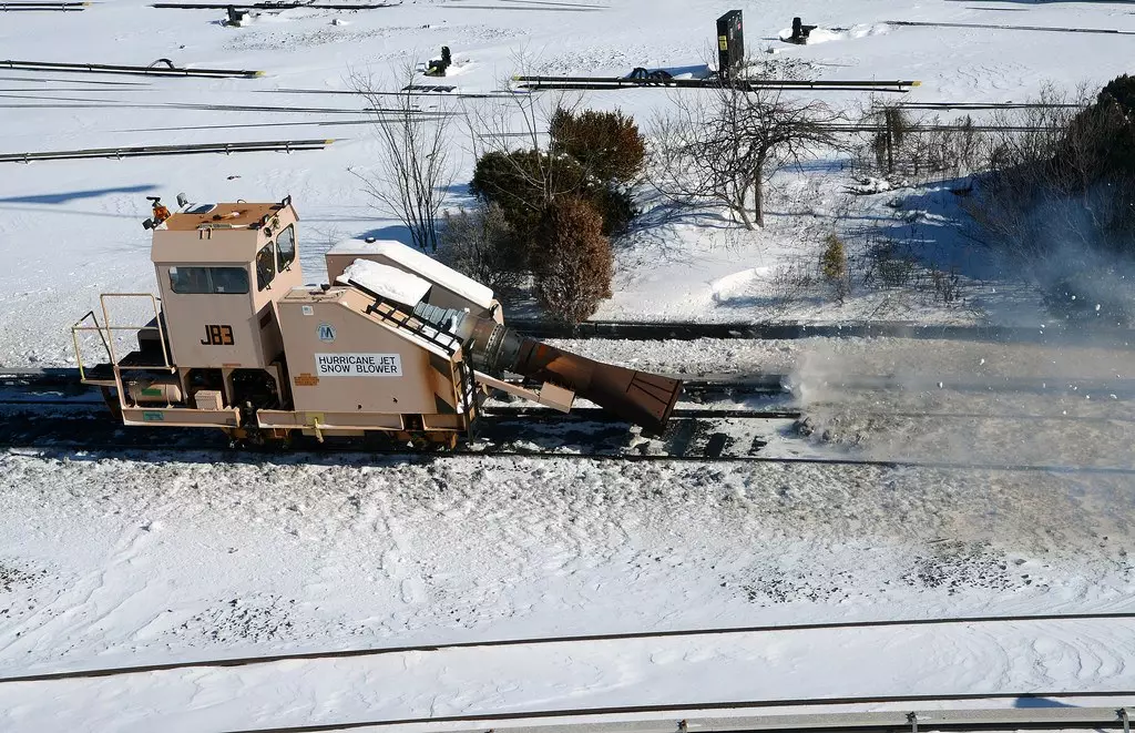 איך ה-MTA מתמודד עם סופות שלגים? מפוחי שלג מונעים על ידי מנוע סילון 4609_5