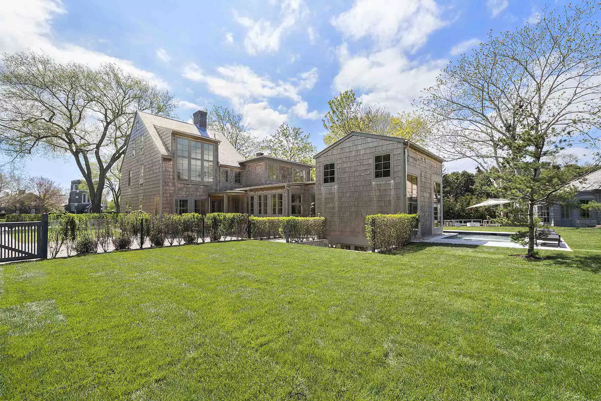 340-летний дом в Ист-Хэмптоне, переосмысленный в модернистском стиле, стоит 4,5 миллиона долларов. 4614_1