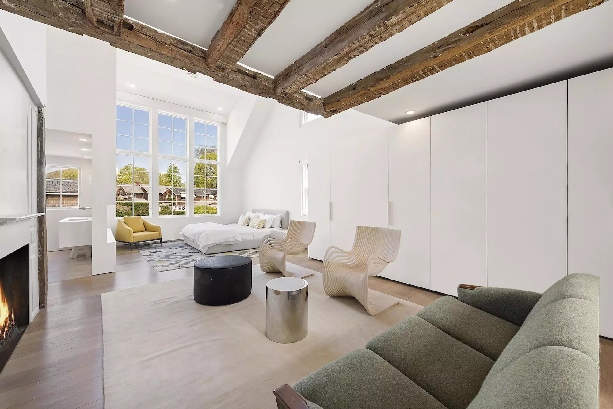 340 gadus veca māja Īsthemptonā, kas pārdomāta ar modernisma dizainu, prasa 4,5 miljonus USD 4614_8