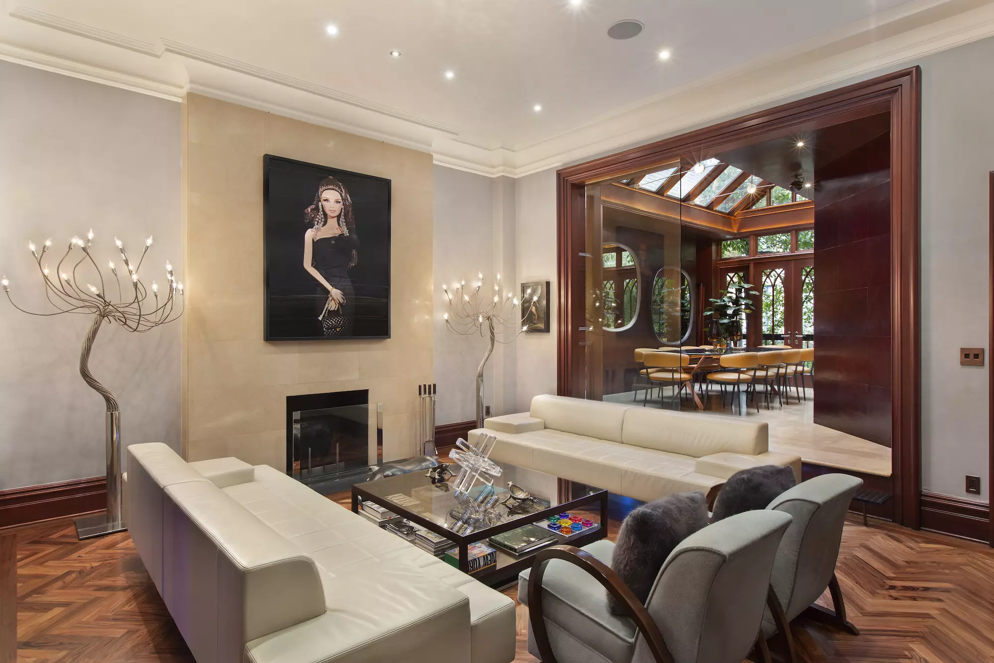 A casa adosada do Upper East Side de 22 millóns de dólares ten unha sala multimedia de teca, un solárium de mediados de século e detalles de neón 4622_8