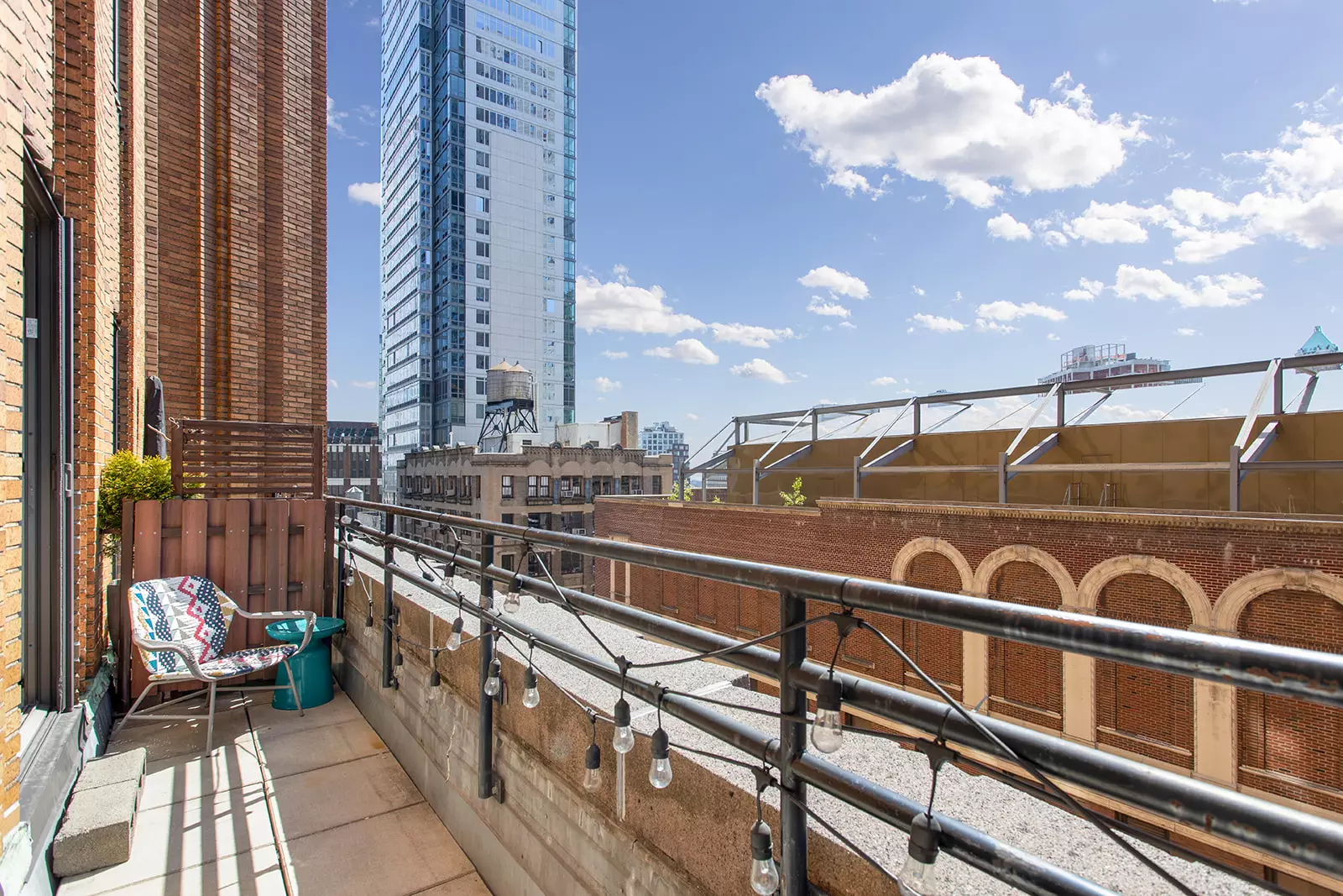 I Brooklyns første skyskraber har denne lejlighed til $1,4 mio. et køkken, der er klar til magasiner og en privat terrasse 4718_4