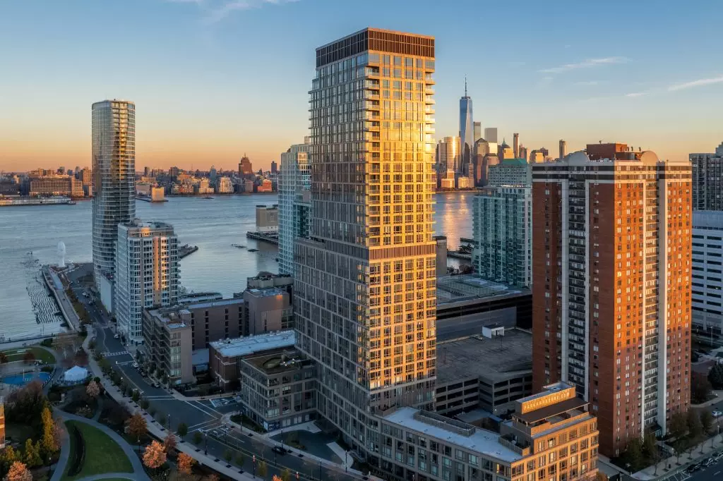 5,7 milioi dolarreko penthouse salmentak marka berria ezarri du Jersey Cityn
