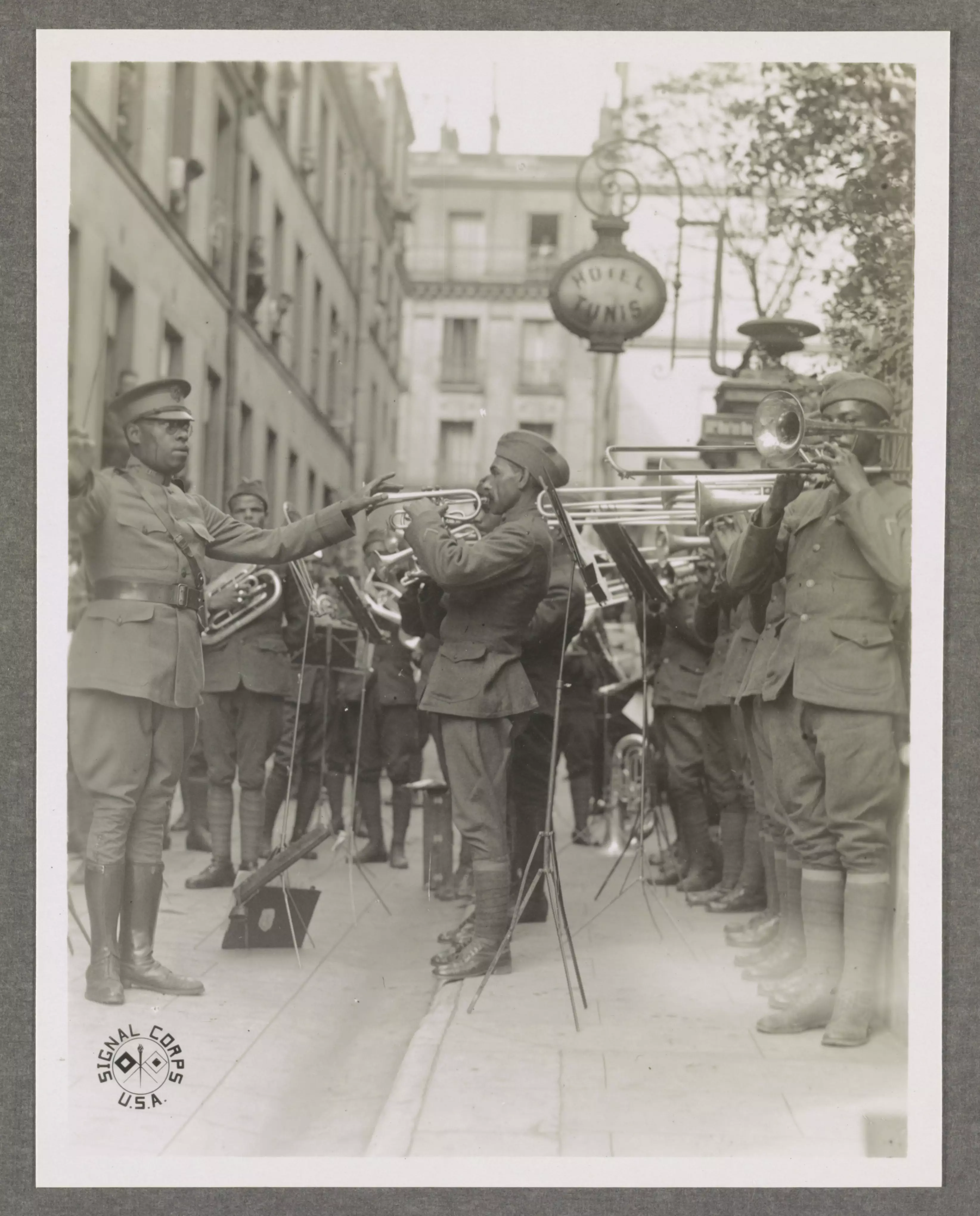 Die Harlem Hellfighters: Afro-Amerikaanse New Yorkers was van die WWI se mees versierde soldate 4839_6