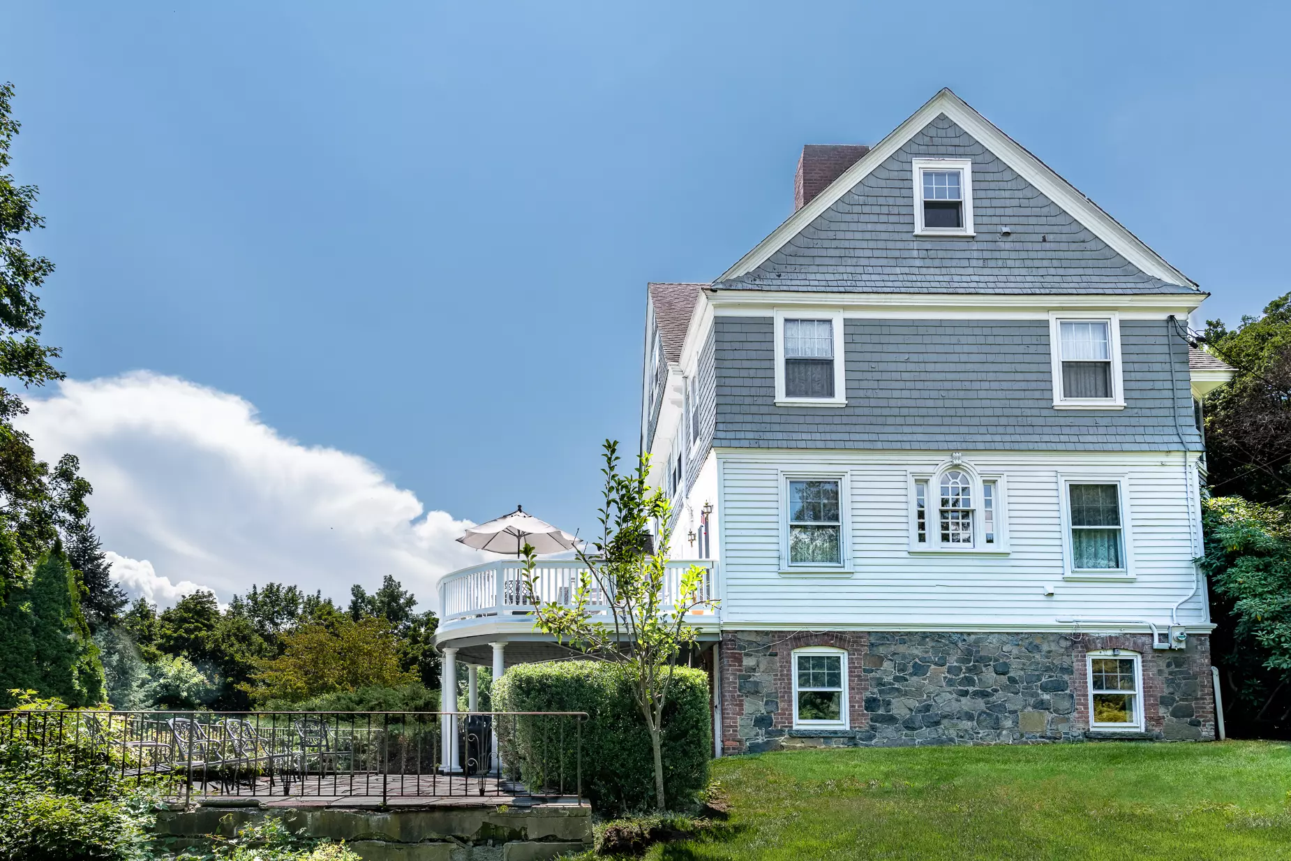 Dans le comté de Rockland, cette maison coloniale de 1,3 M$ a été conçue par Stanford White 4848_2