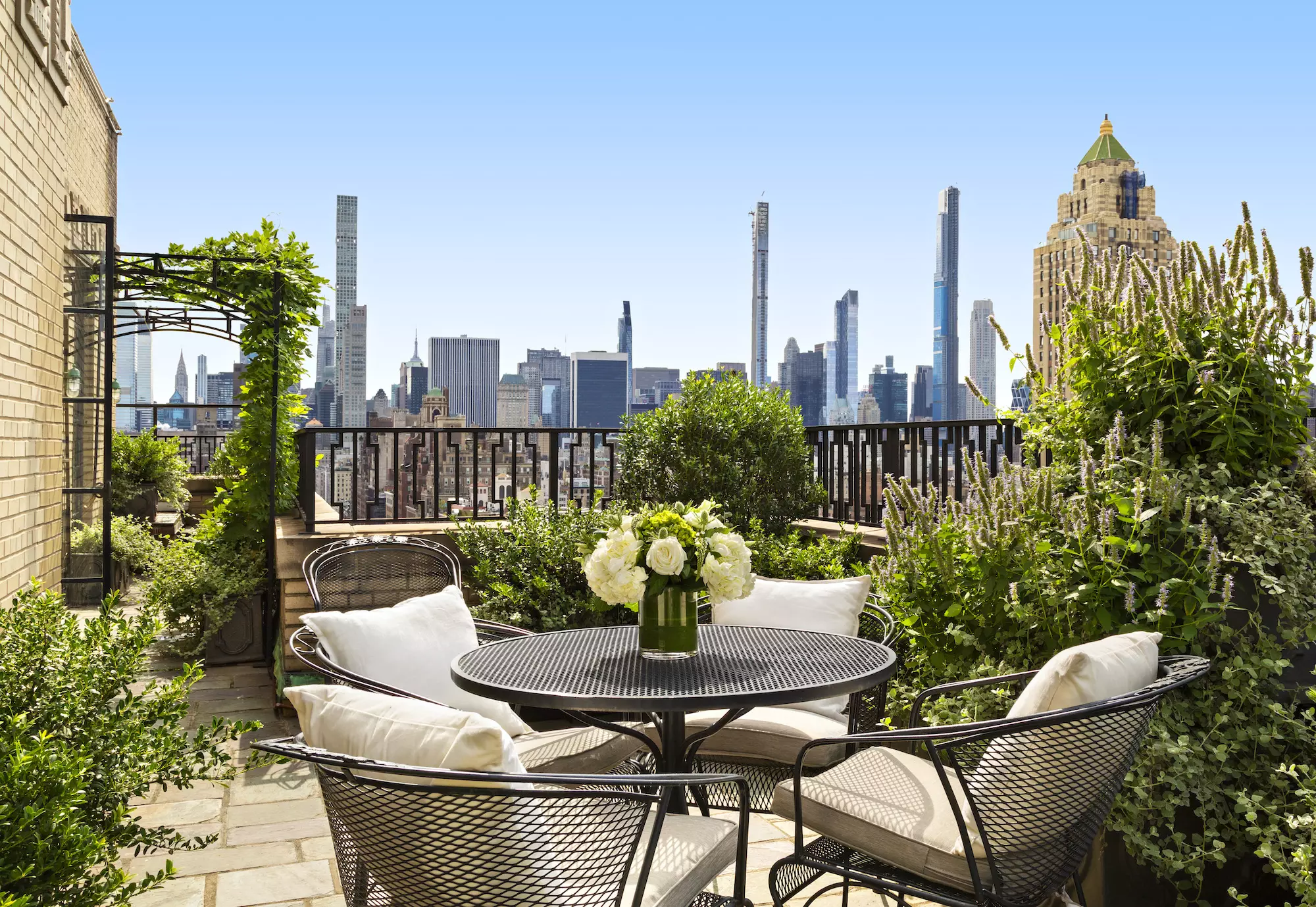 Leonard Bernstein's ọkan-akoko Upper East Side penthouse deba ọja fun $29.5M 4872_4