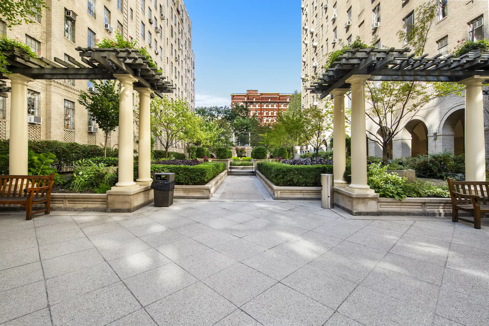 Midtown condo ntawm lub lig 'Odd Couple' actress Carole Shelley npe rau $ 1.35M 4995_8