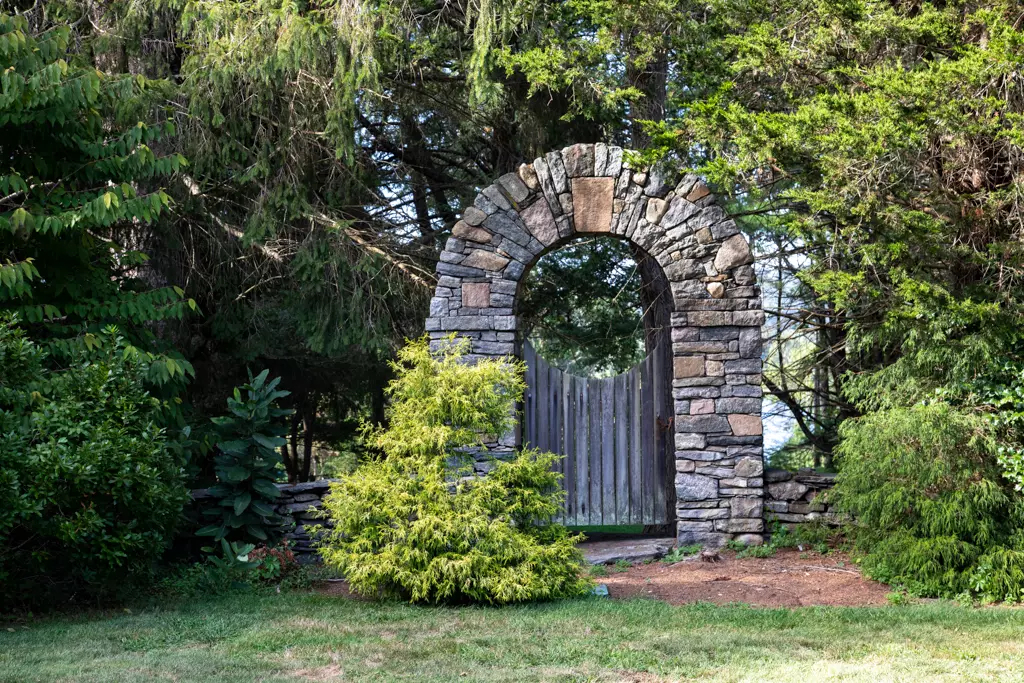 Bất động sản của Morley Safer trong 60 phút ở Connecticut trị giá 1,5 triệu đô la Mỹ có một ngôi nhà bằng đá, xưởng vẽ của nhà văn, v.v. 5014_19
