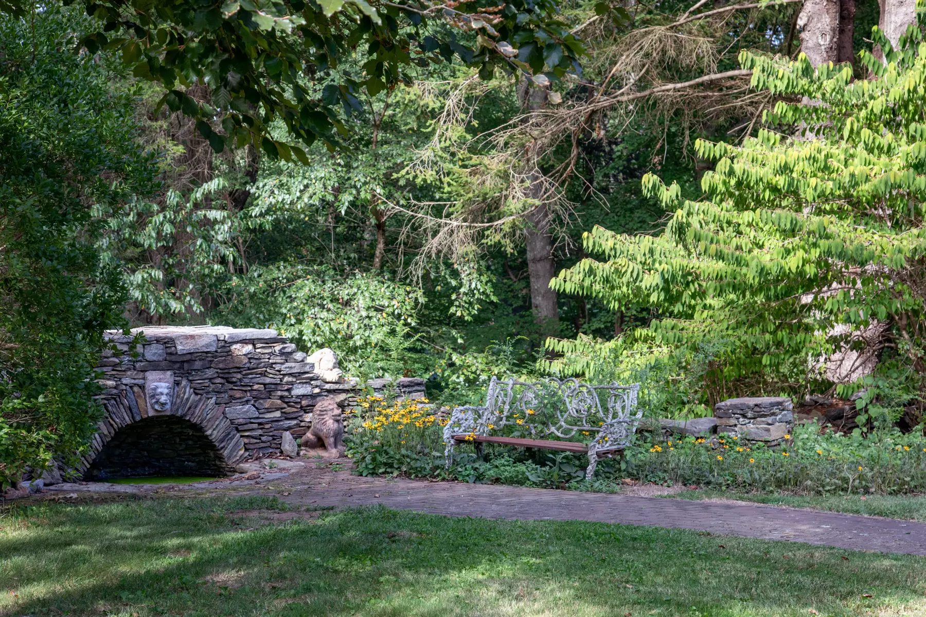 价值 150 万美元的康涅狄格州 60 分钟庄园 Morley Safer 拥有一座石屋、作家工作室等 5014_20