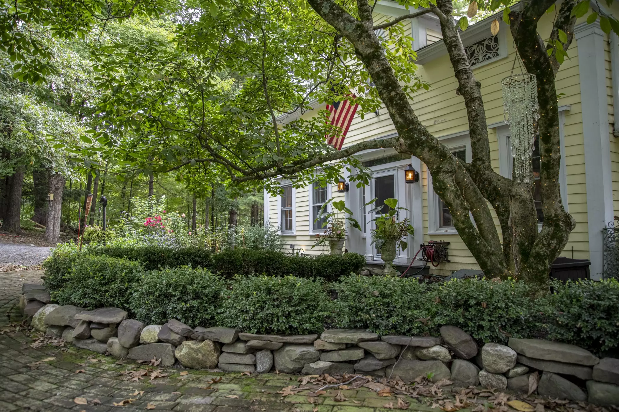 Vir $2M, 'n 25-akker Catskills-eiendom met 'n 1835-plaashuis en 'n nuutgeboude houthuisie 5040_3