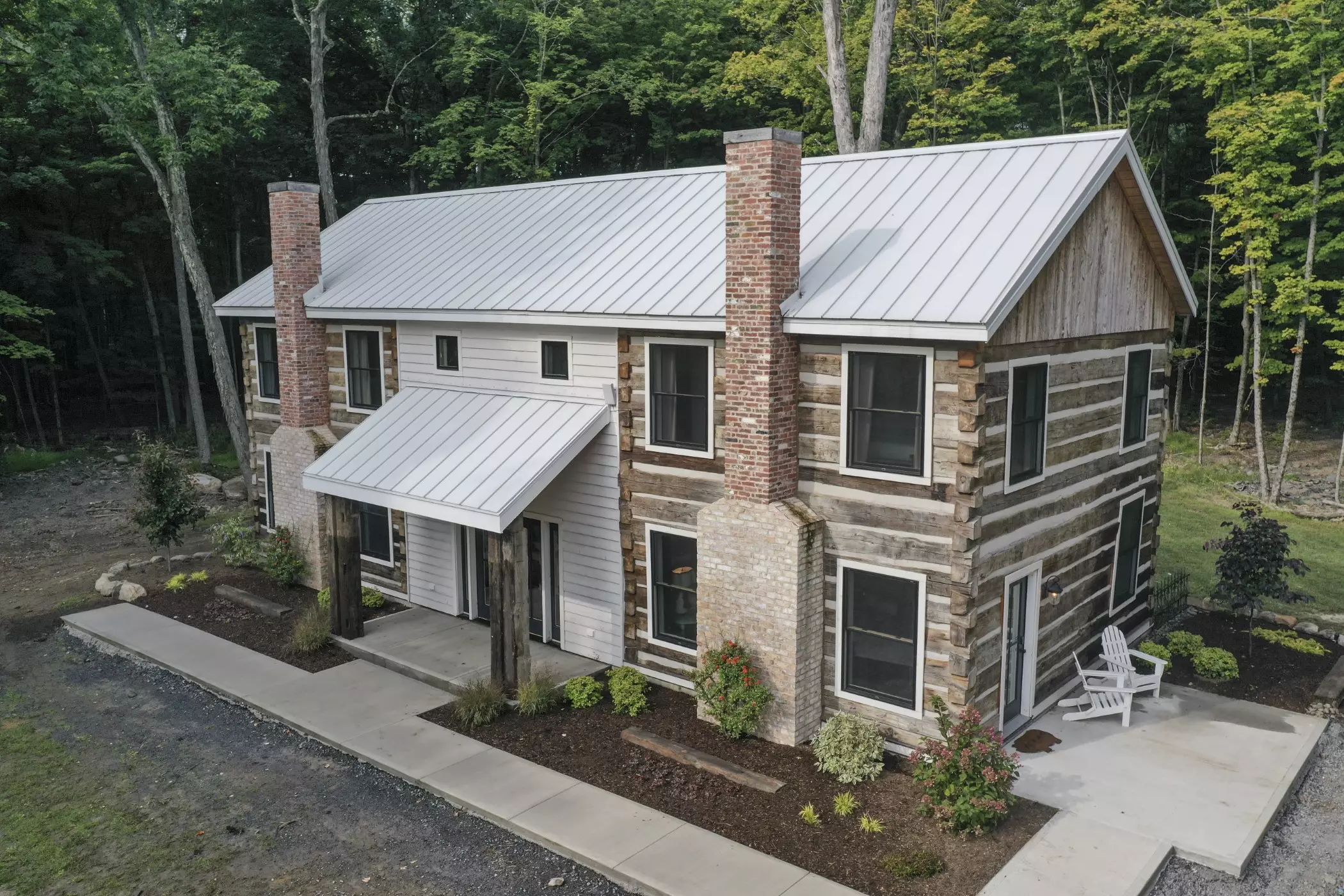 200 萬美元，佔地 25 英畝的 Catskills 房產，擁有 1835 年的農舍和新建的小木屋 5040_8