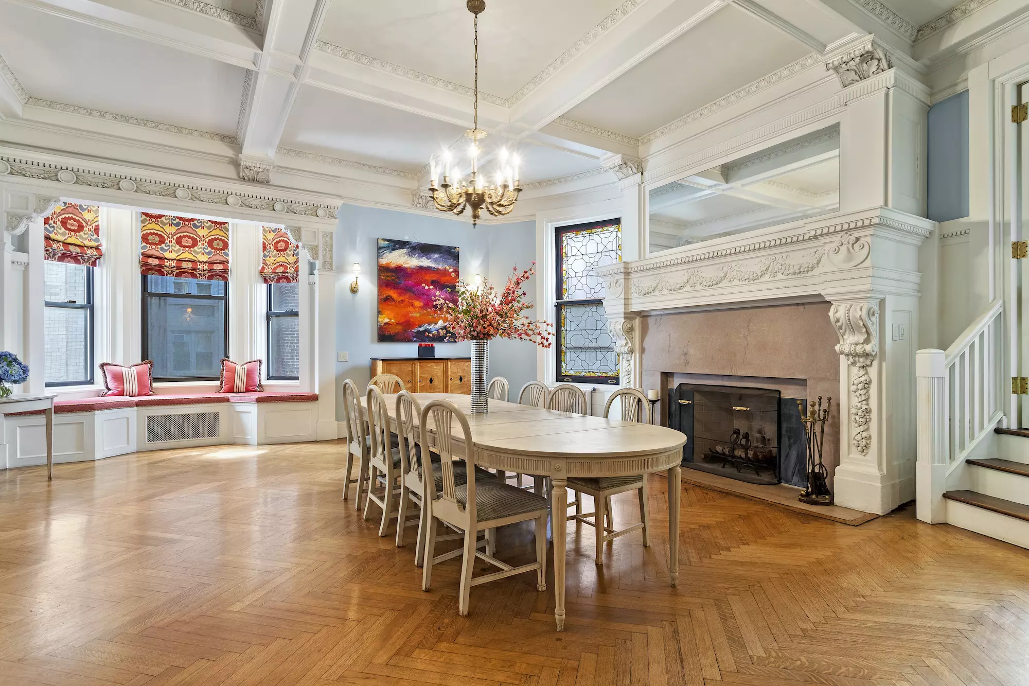 Butiran Classic Beaux-Arts banyak terdapat di tiga bilik tidur Upper West Side bernilai $3.2M ini 5043_1