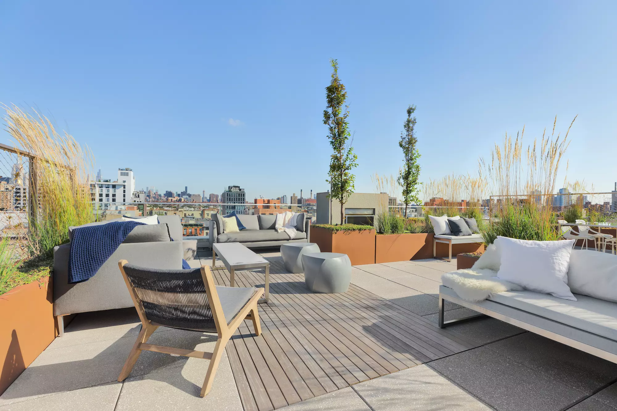 Lower East Sides glasagtige nye lejlighed har en udendørs tagterrasse med pejs og udsigt over byen 5047_5