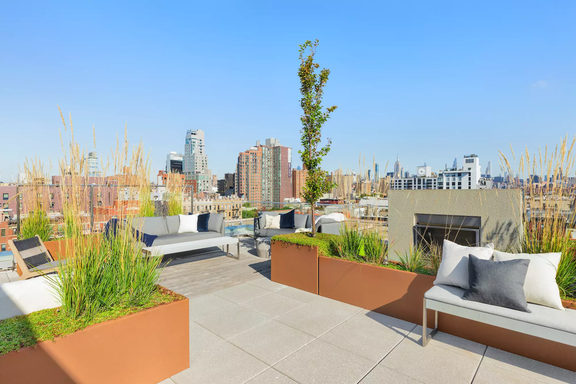 تحتوي الشقة الزجاجية الجديدة في Lower East Side على سطح في الهواء الطلق مع مدفأة وإطلالات على المدينة 5047_6