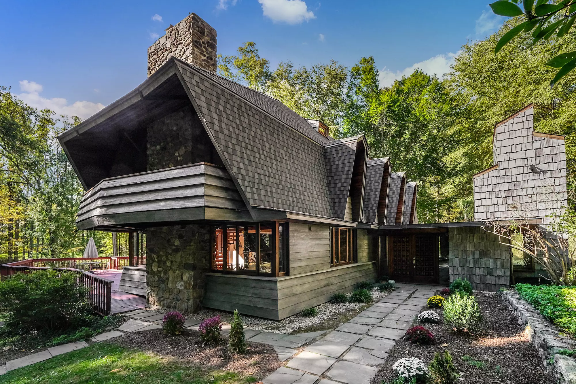$875.000 hjem ved søen i Westchester blev designet af en Frank Lloyd Wright-studerende 5063_1