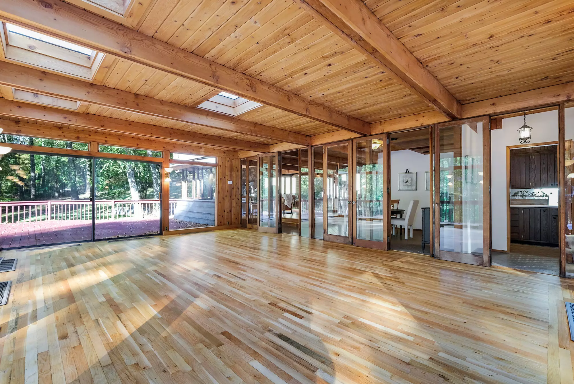 $875 000 hem vid sjön i Westchester designades av en Frank Lloyd Wright-student 5063_11