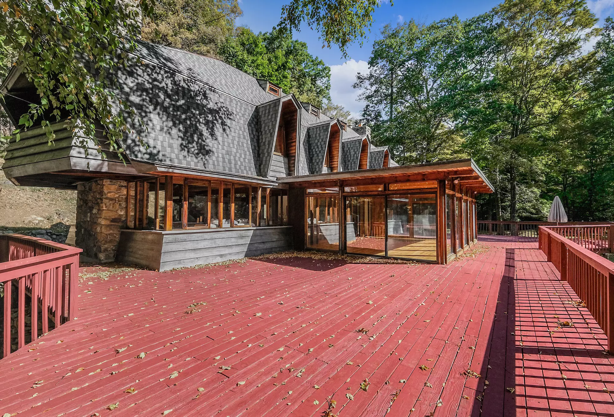 $875.000 hjem ved søen i Westchester blev designet af en Frank Lloyd Wright-studerende 5063_12
