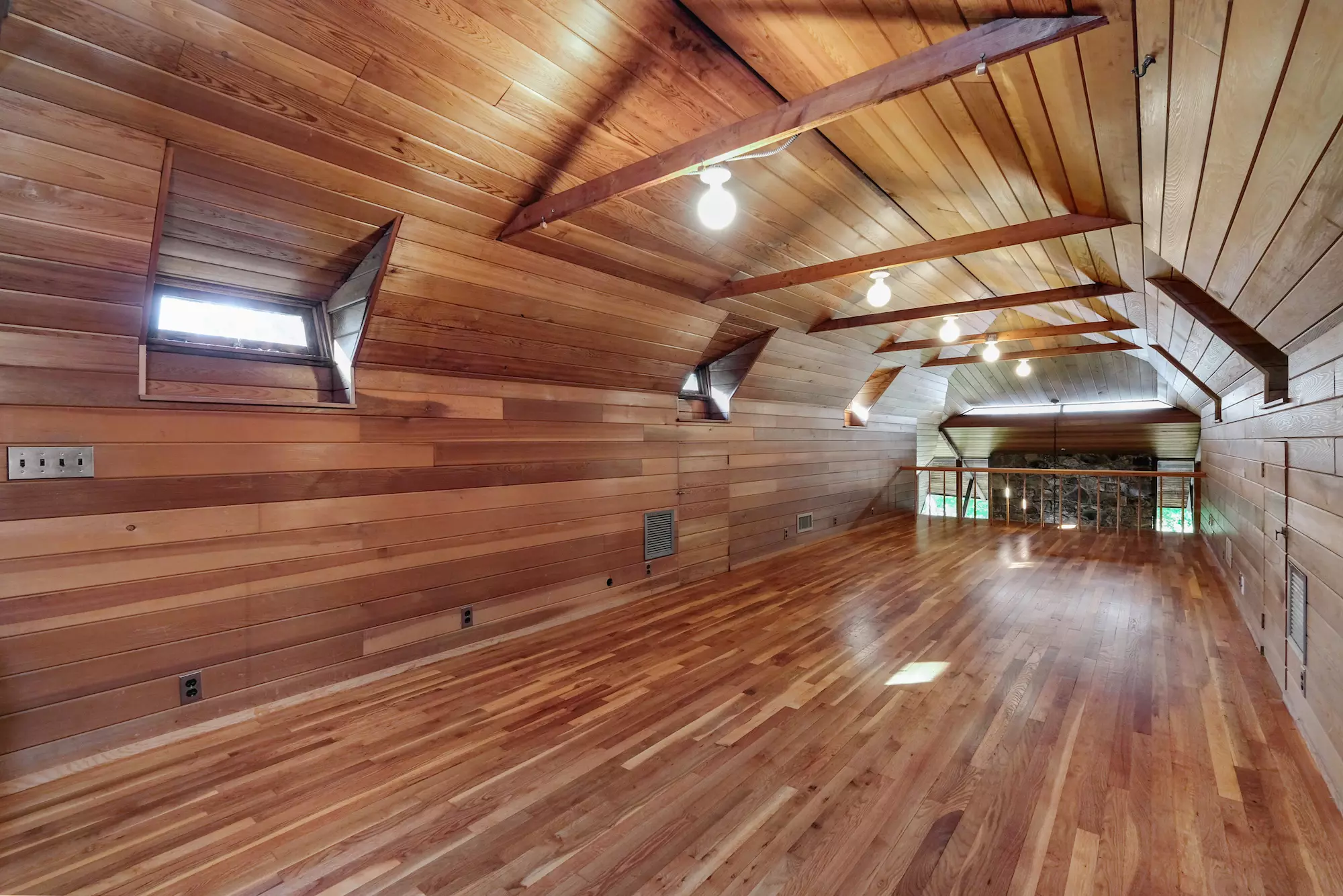$875.000 hjem ved søen i Westchester blev designet af en Frank Lloyd Wright-studerende 5063_20