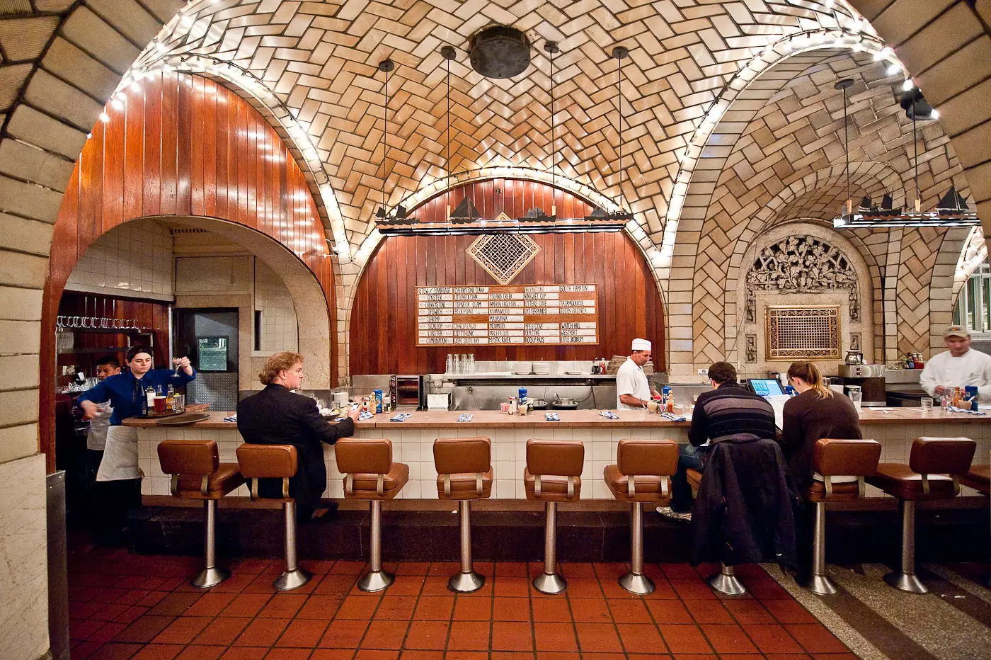 La historia Oyster Bar de Grand Central denove fermiĝas 5078_1