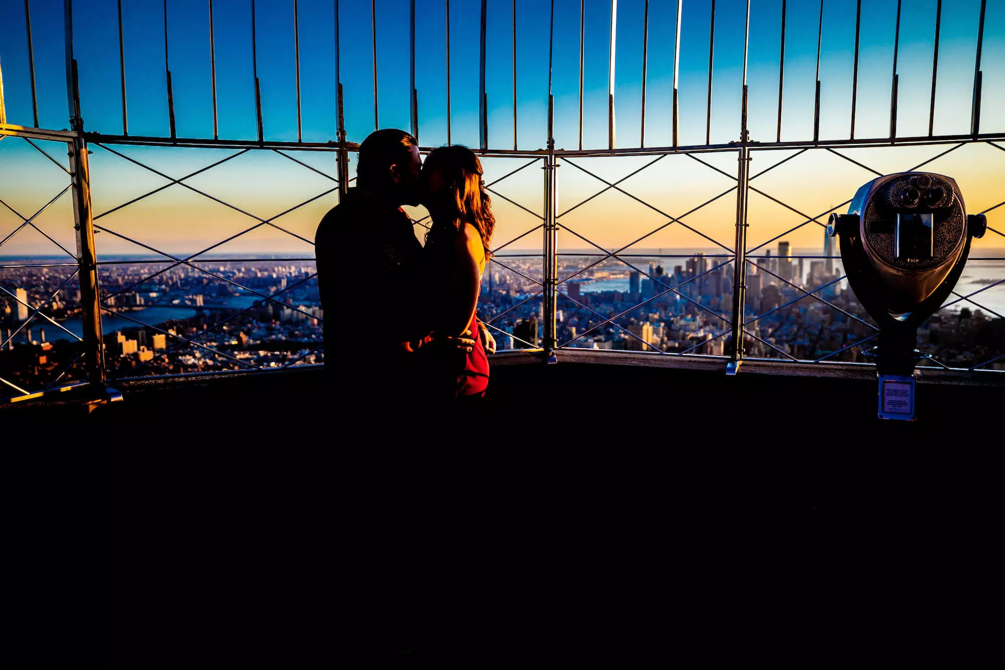 Tá Empire State Building ag caitheamh grianghraf saor in aisce do lánúin ag a réadlann íocónach 5165_2