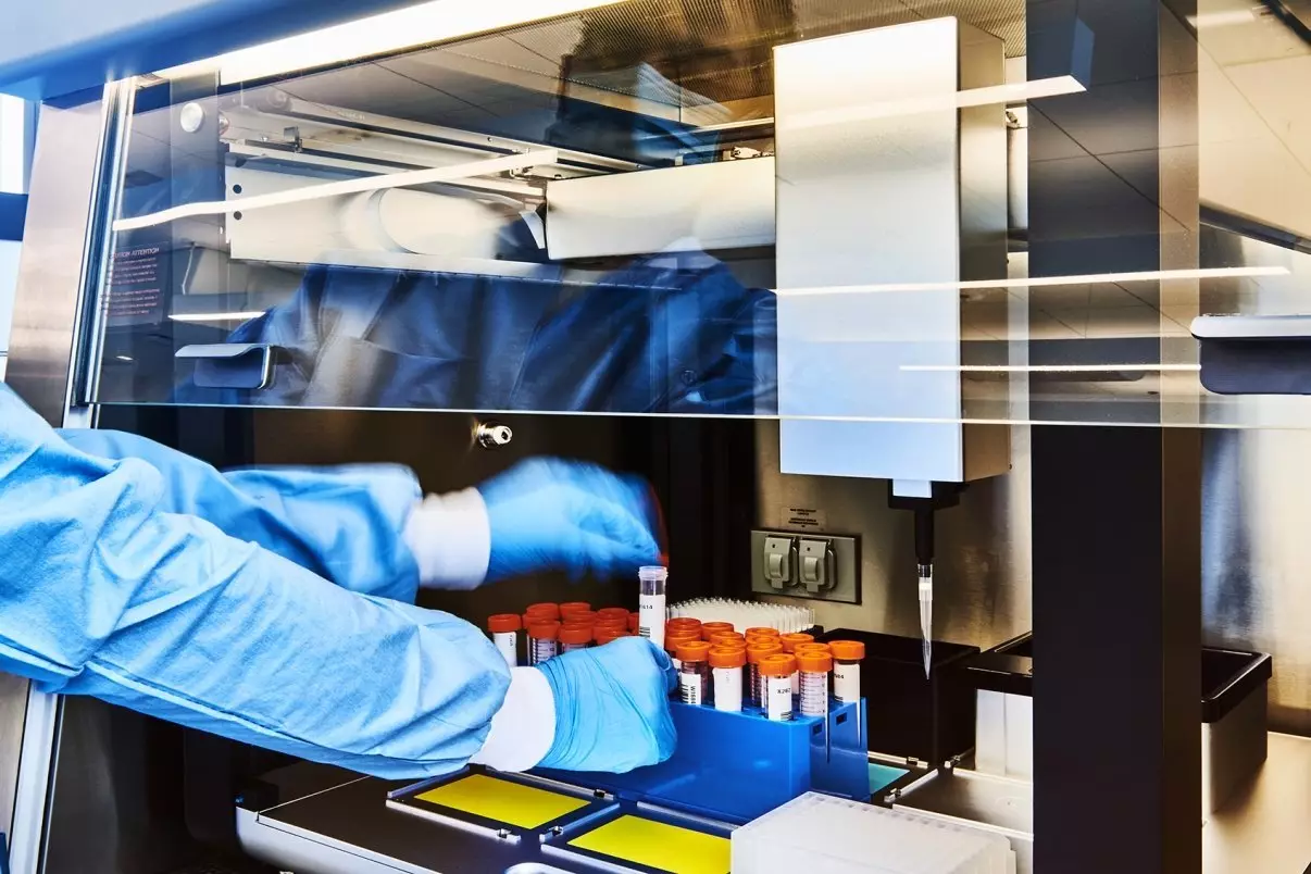 Ņujorkā tiek atvērta jauna laboratorija, kas 48 stundu laikā apstrādās COVID-19 testus 5213_1