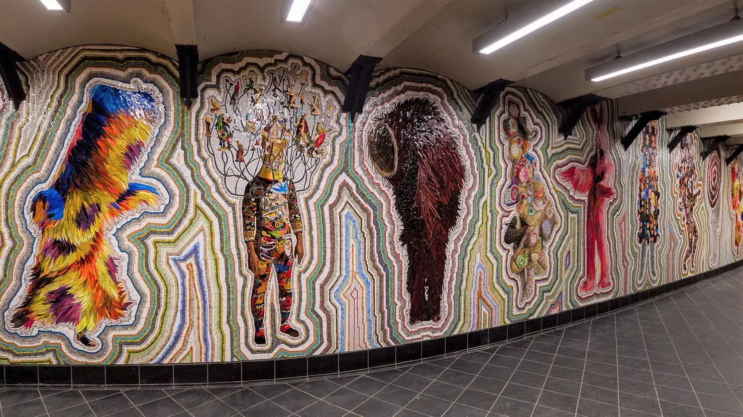 Nick Caveren 'Soundsuits' metro geltokiko mosaiko biziek Times Square-ko energia jasotzen dute 52_3