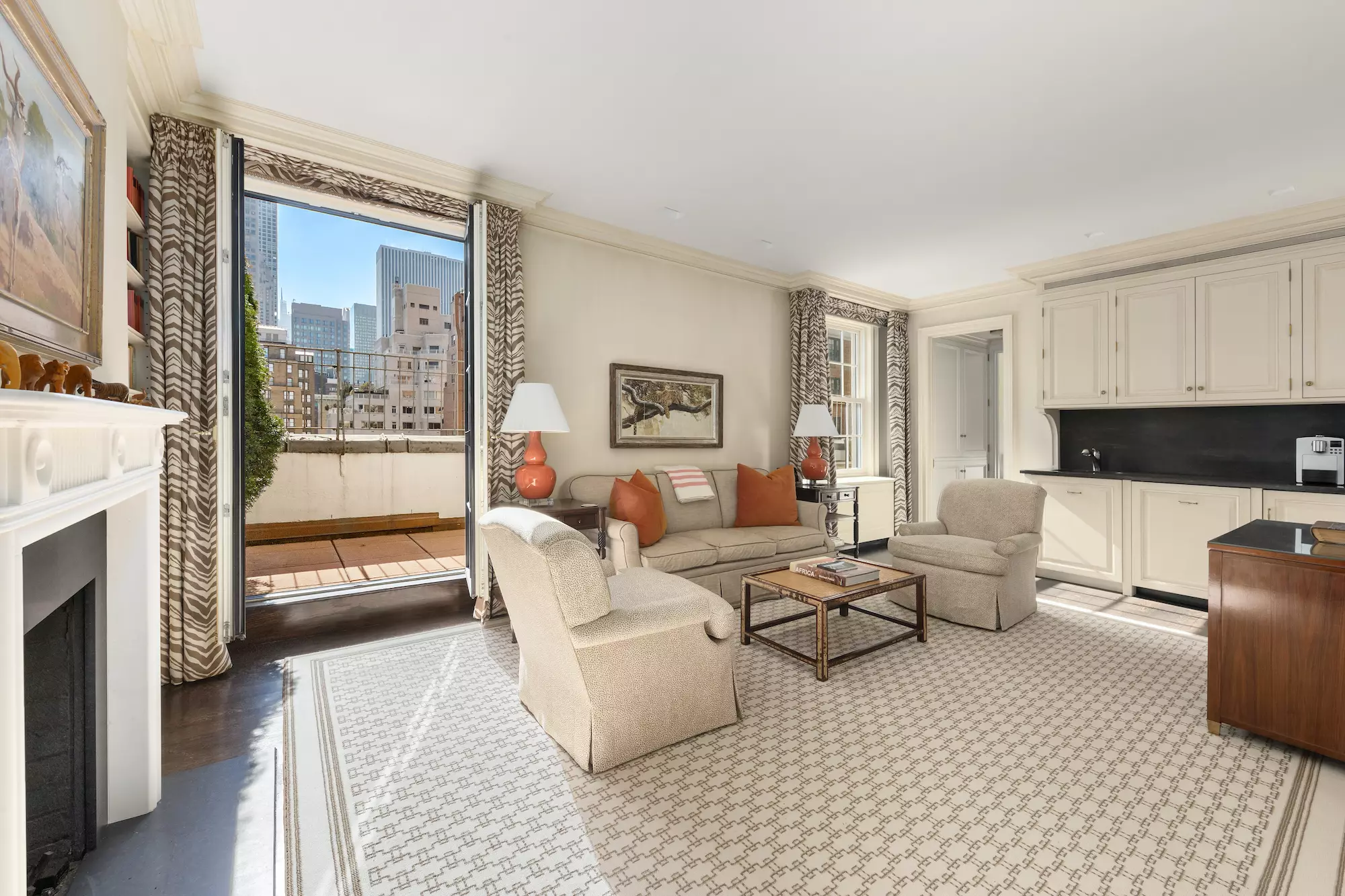 Wannan $6.8M Upper East Side duplex yana da murabba'in murabba'in ƙafa 3,000 na sararin samaniya da kuma katon fili. 538_11
