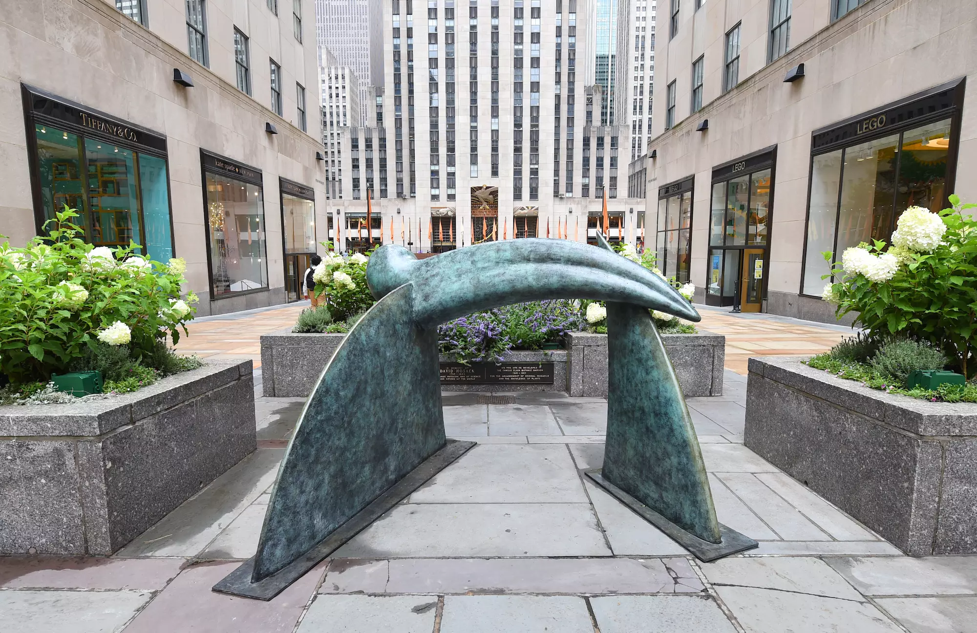 Fergese skulptuertún iepenet by Rockefeller Center 5402_6