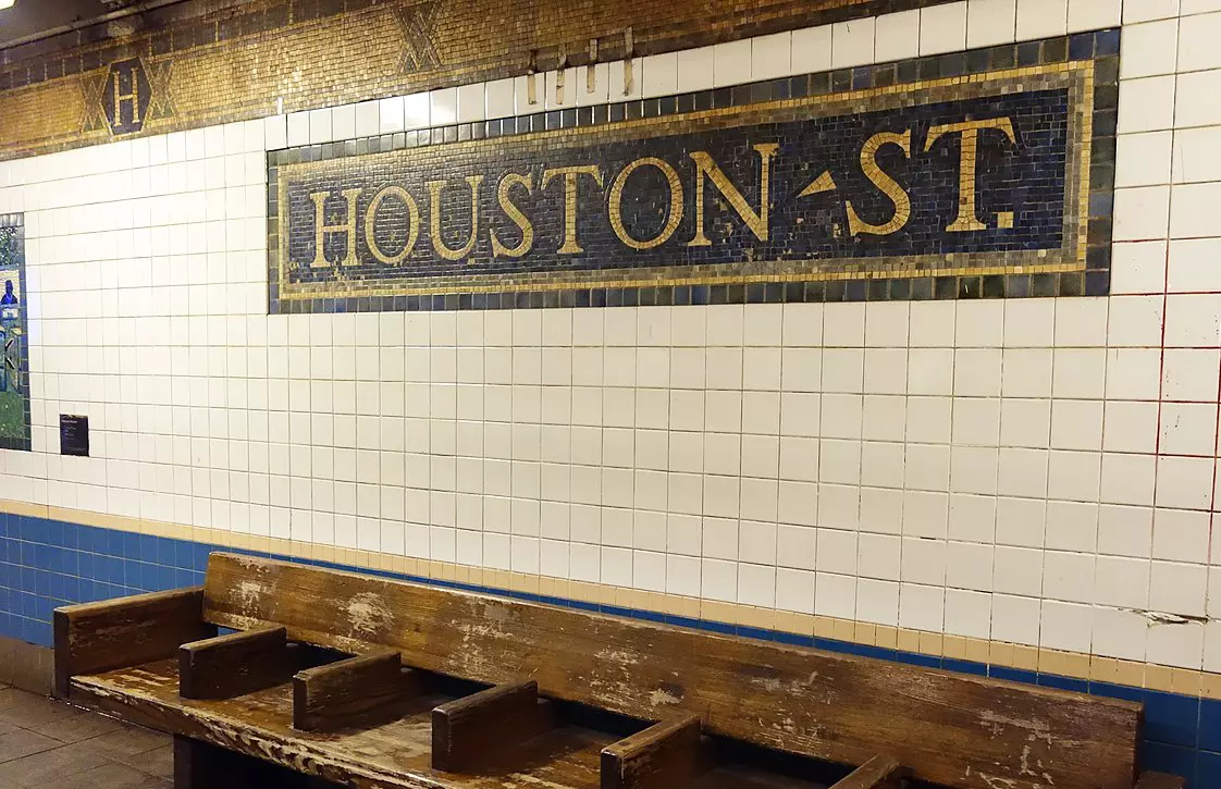 Pourquoi la rue Houston de New York se prononce-t-elle 