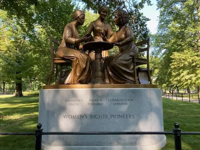 Patung wanita sajarah pisanan Central Park dibukak 5469_1