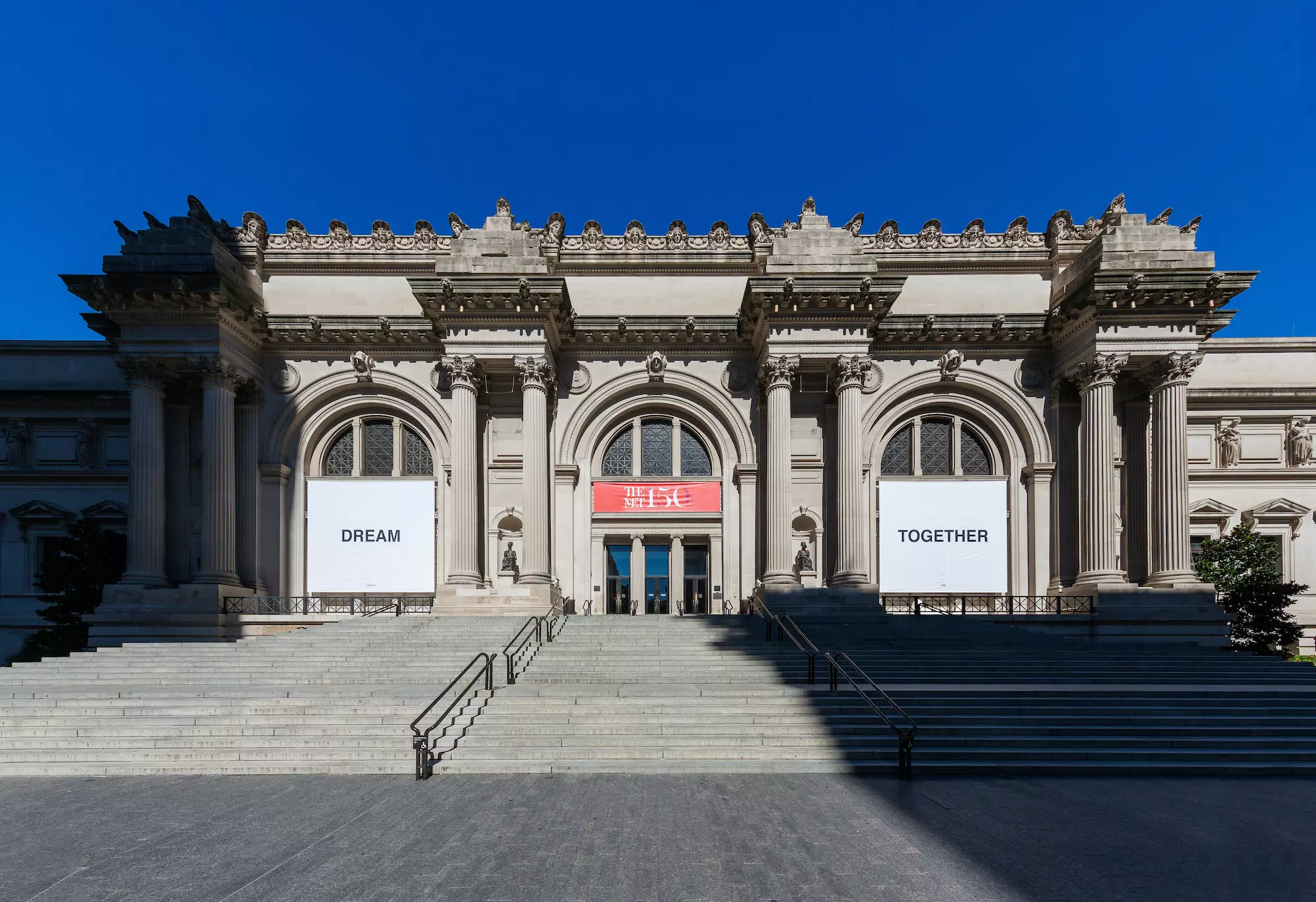 The Met ngungkabkeun spanduk fasad anu dirancang ku Yoko Ono 5512_1