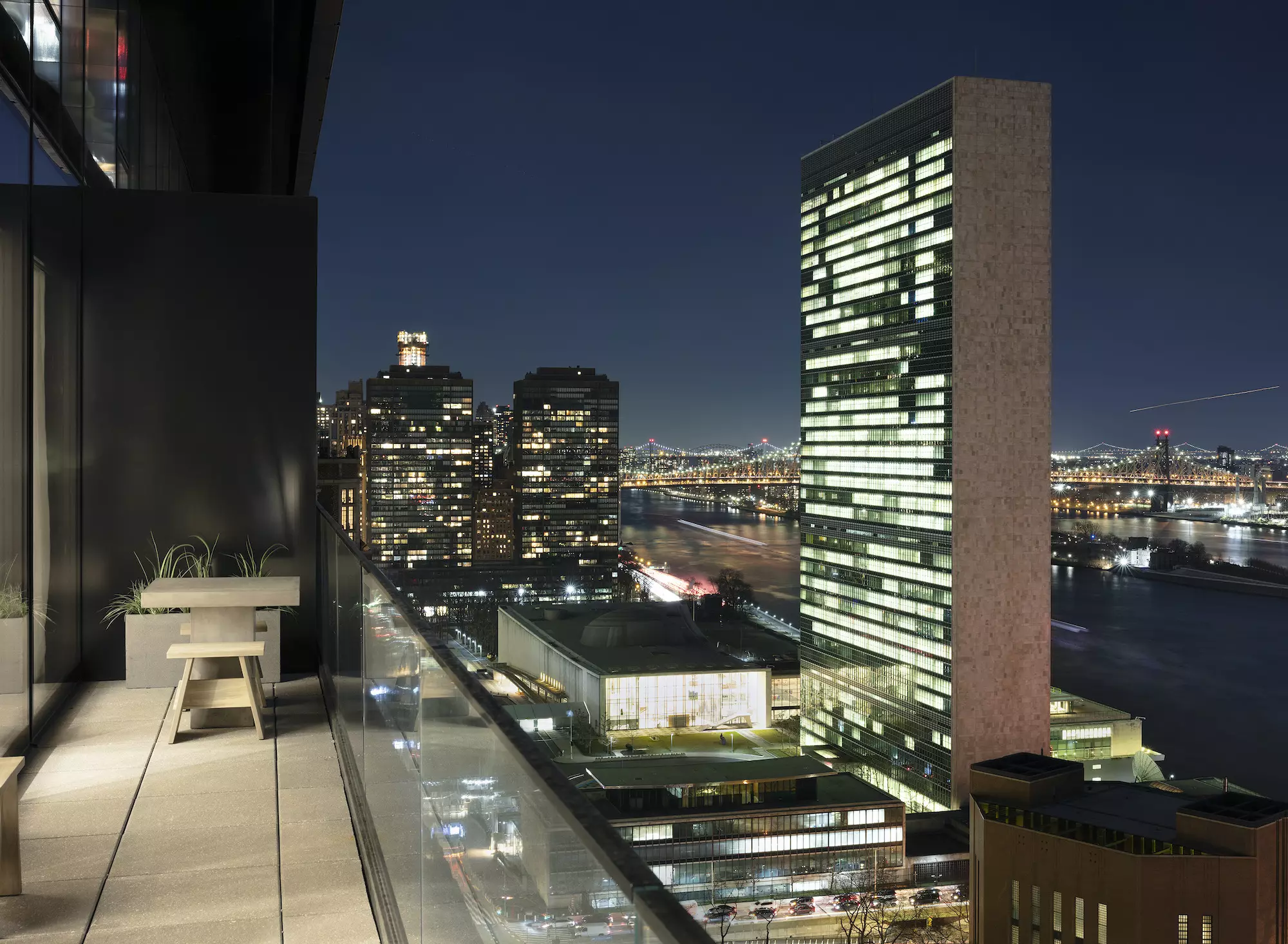 Denne 8 millioner dollars penthouse nær FN har nogle drabelige synspunkter 5563_1