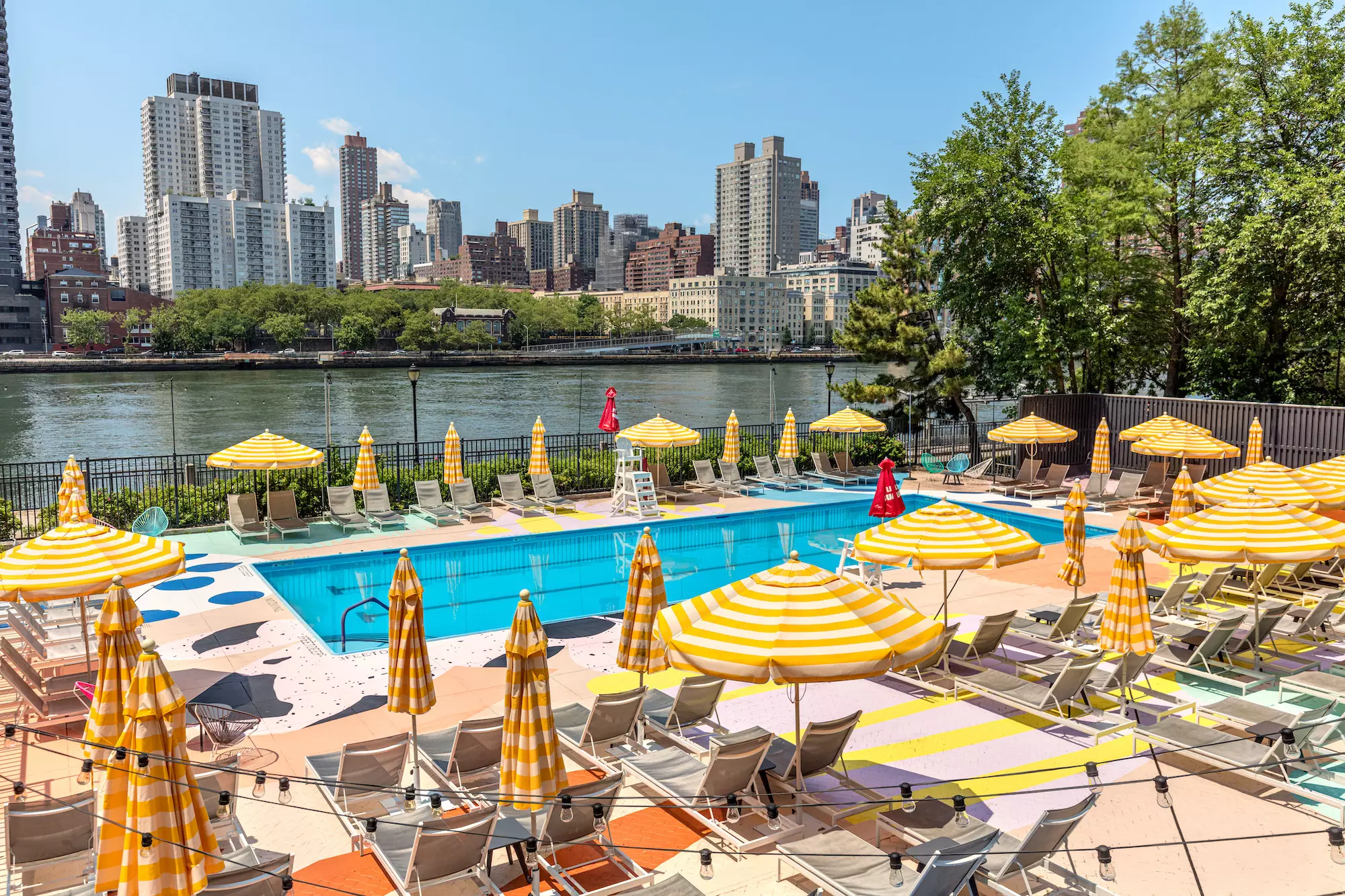 عاد نادي Manhattan Park Pool Club الملون في Roosevelt Island وفتح للجمهور 5620_6