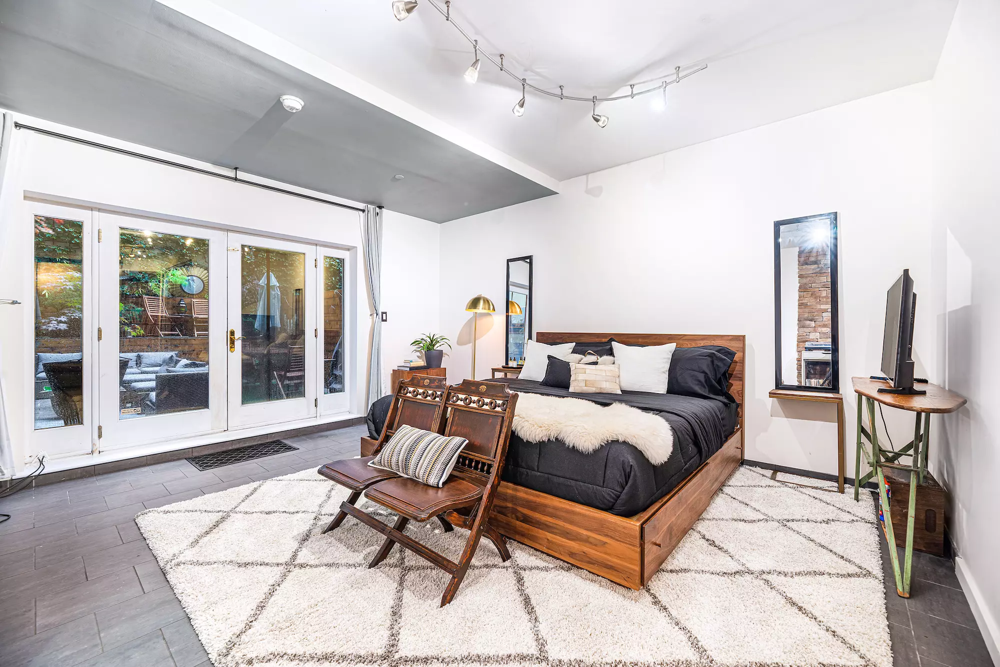 $1.5M Mae gan harddwch Boerum Hill noddfa iard gefn a thu mewn iard ysgubor-chic 5666_10