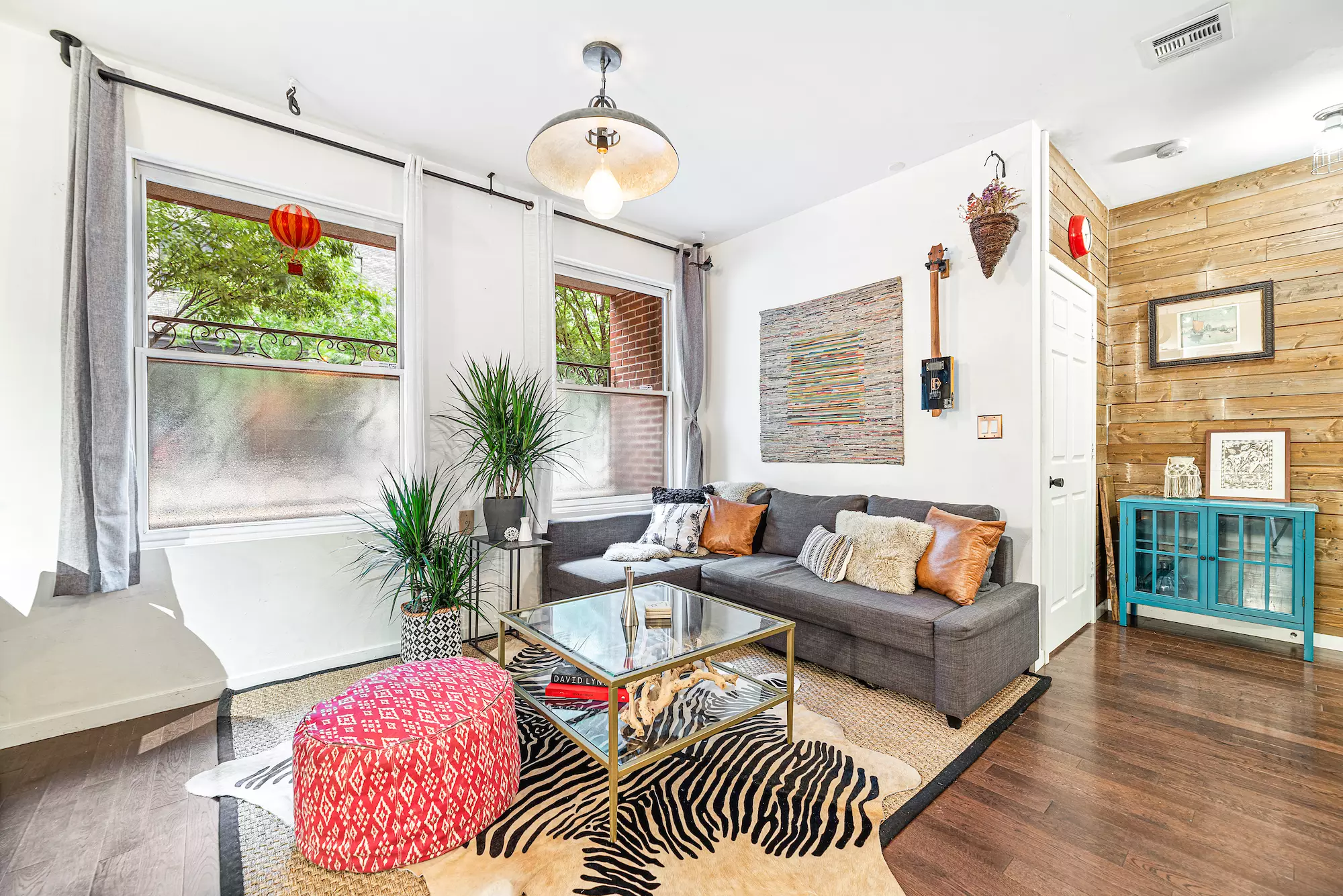 Ang $1.5M nga katahom sa Boerum Hill adunay backyard sanctuary ug barnyard-chic interiors 5666_3