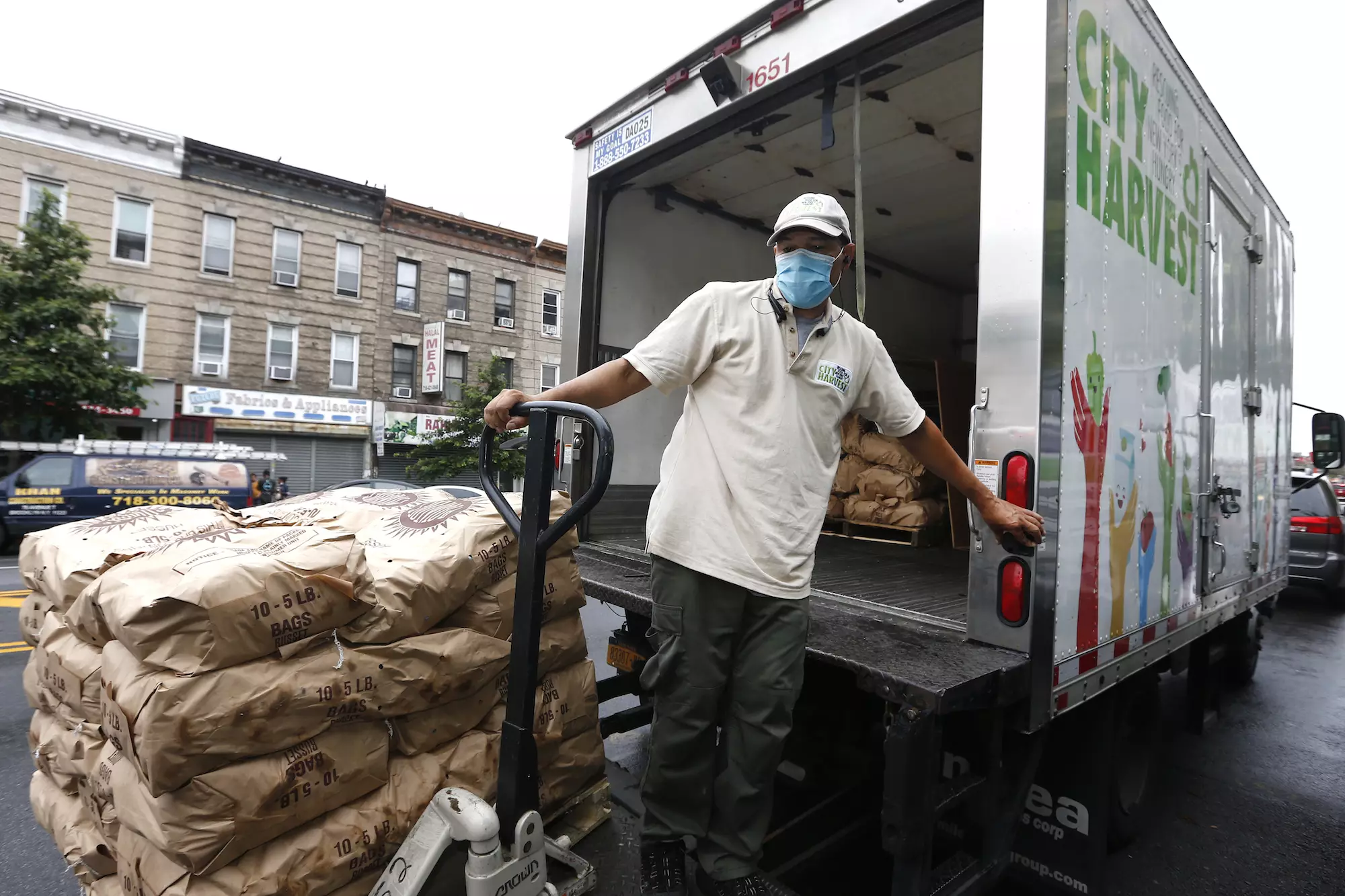 'દૃષ્ટિમાં કોઈ અંત નથી': NYC વધતી ભૂખની કટોકટી સાથે કેવી રીતે કામ કરી રહ્યું છે 5703_1