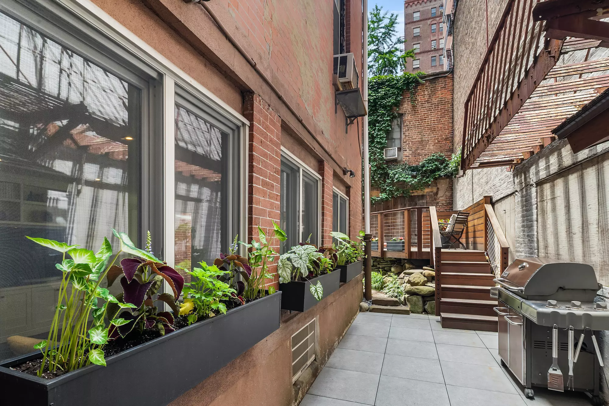 En zen-hage med et nedsenket boblebad venter på dette samarbeidet på $2,5 millioner i Greenwich Village 5722_7
