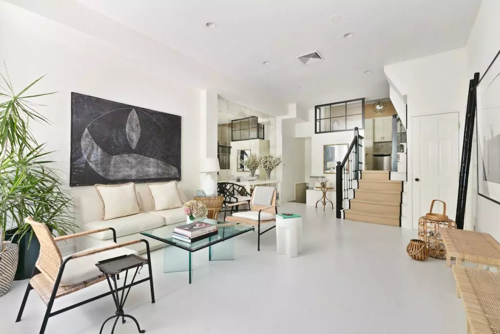 Kārlija Klosa pārdod savu West Village māju par 2,4 miljoniem USD