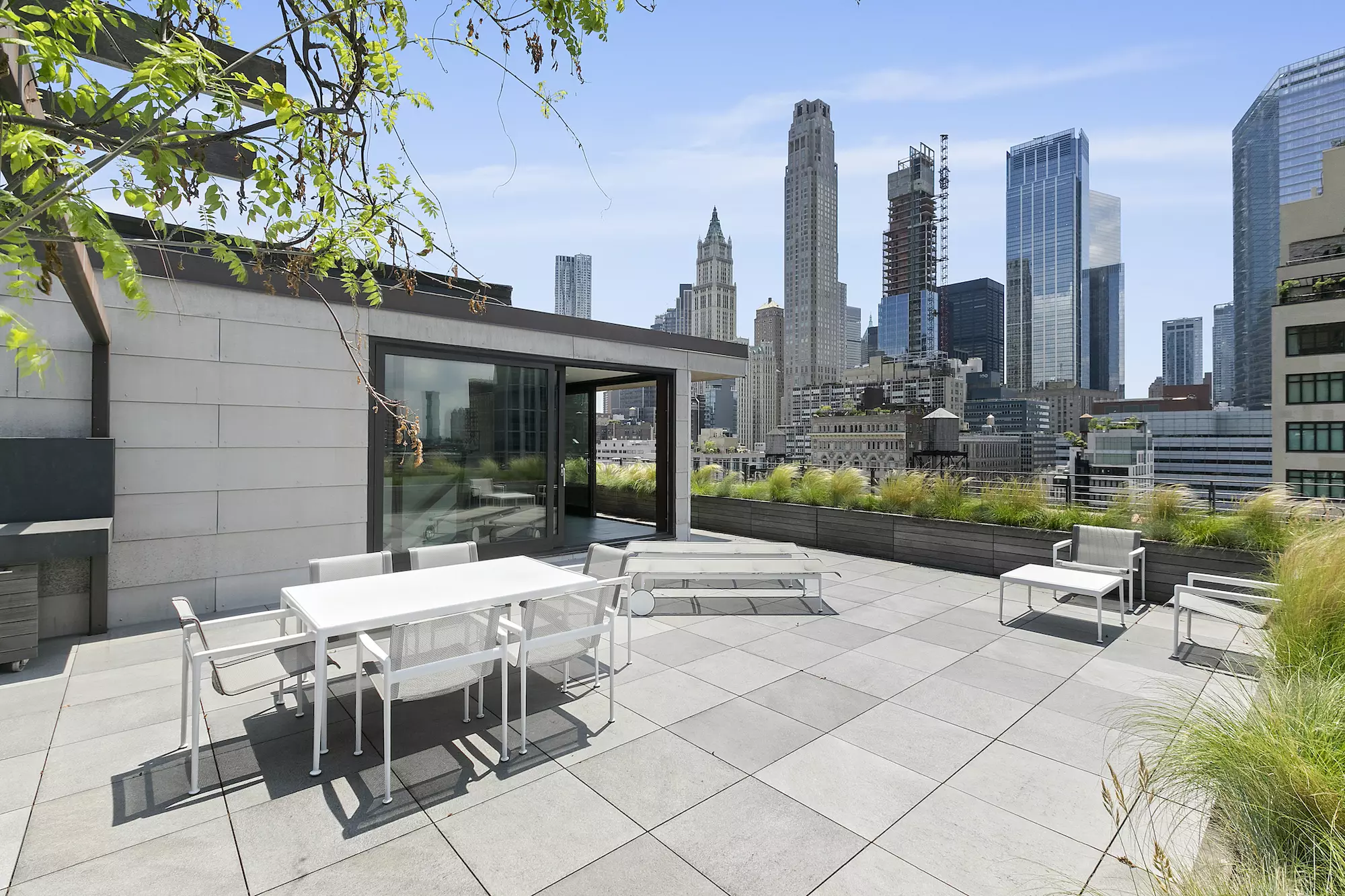 Das 17,5 Millionen-Dollar-Penthouse in Tribeca verfügt über einen Weinraum mit 1.000 Flaschen und eine Terrasse, die größer ist als die meisten Apartments 5737_1