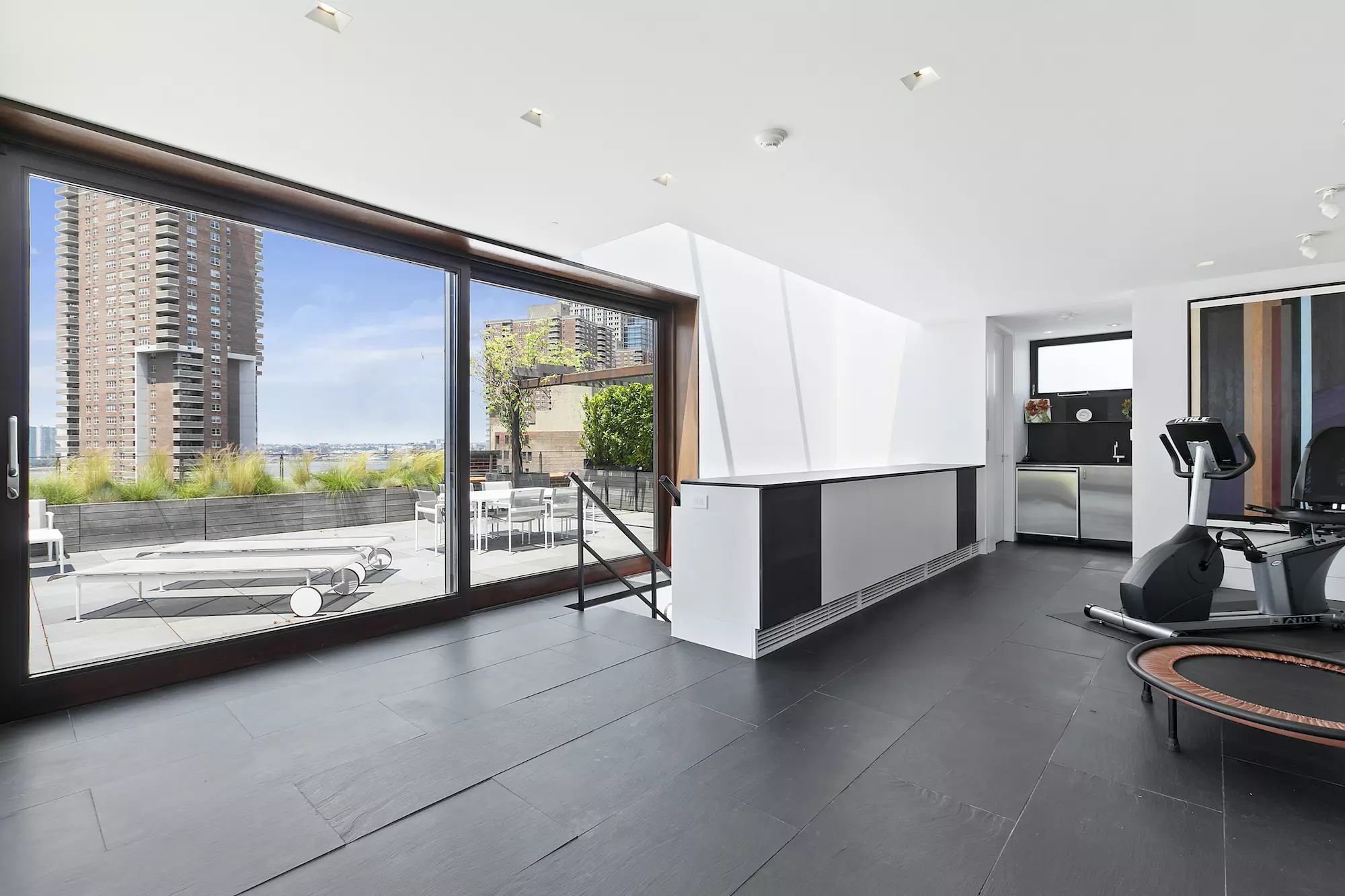 $17.5M Tribeca Penthouse gen yon chanm diven 1,000 boutèy ak yon teras ki pi gwo pase pifò apatman. 5737_15