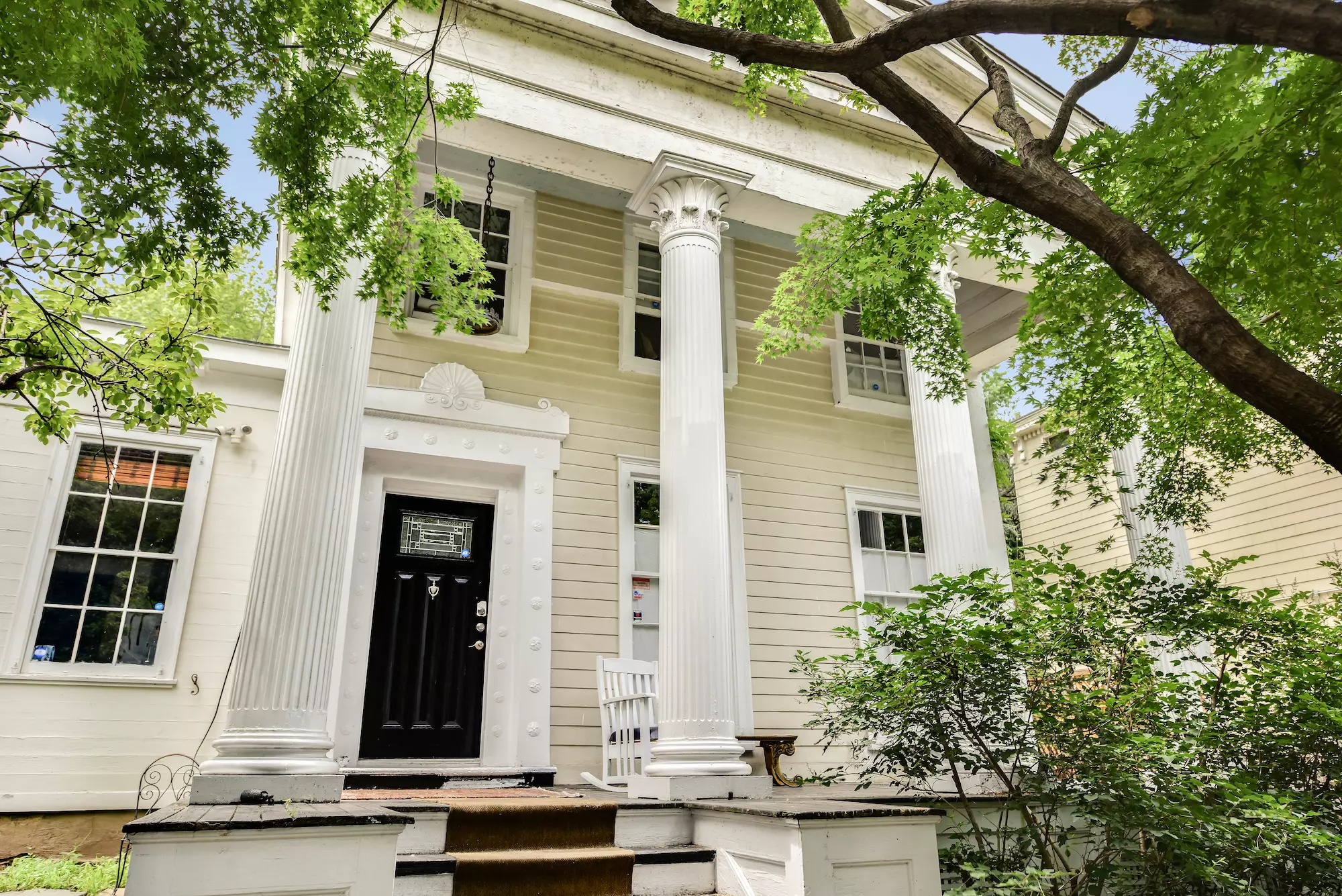 Slavný 'strašidelný dům' v Clinton Hill snižuje svou cenu na 3,4 milionu dolarů 5743_1