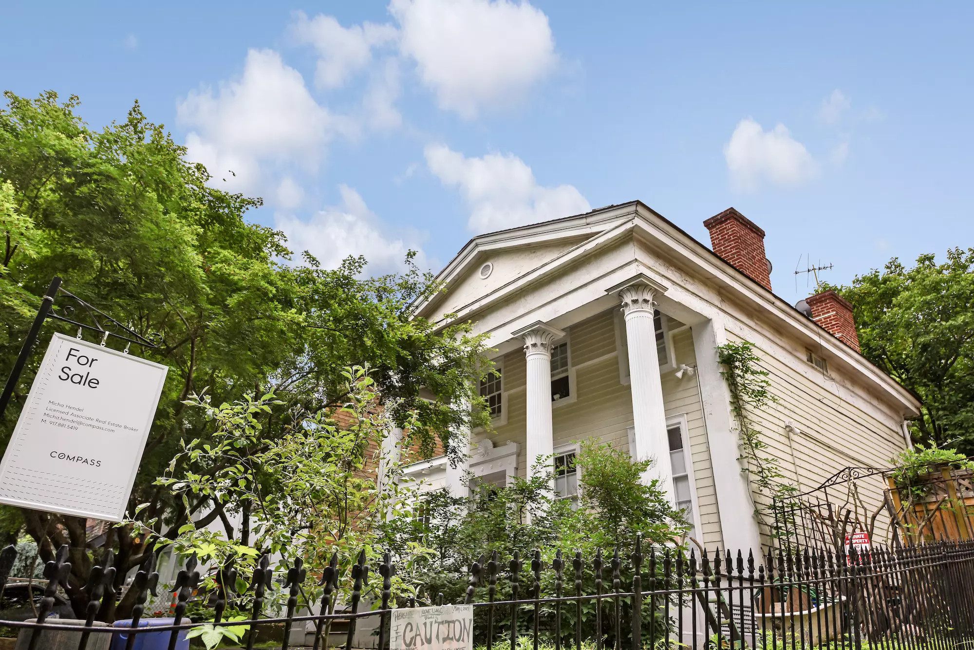 Ta'uta'ua 'fale haunted' i Clinton Hill ua fa'aititia lona tau i le $3.4M 5743_2