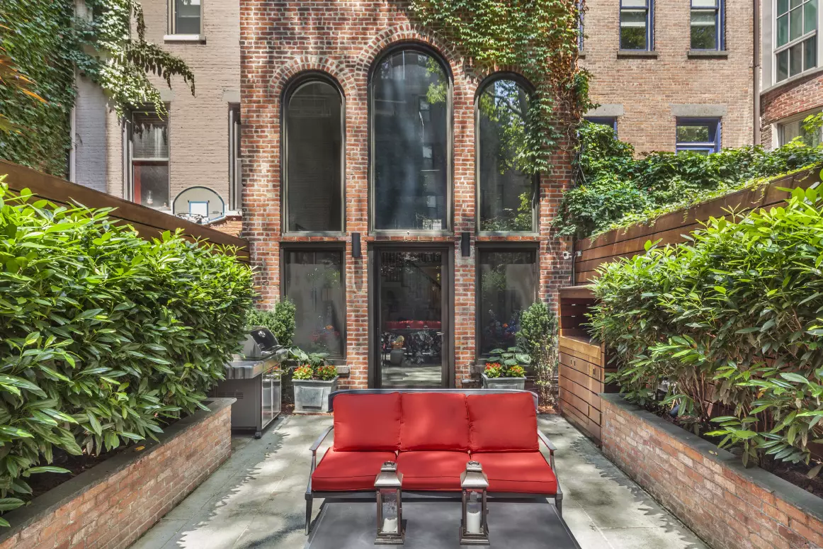 Townhouse Upper East Side sing dramatis duwe parkir pribadi lan latar mburi mewah kanthi rega $ 9.9M 5749_3