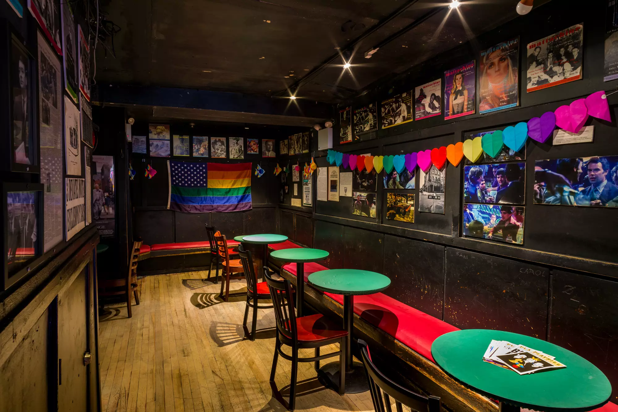 Sajarah rusiah Julius ', bar gay pangkolotna di NYC 5759_4
